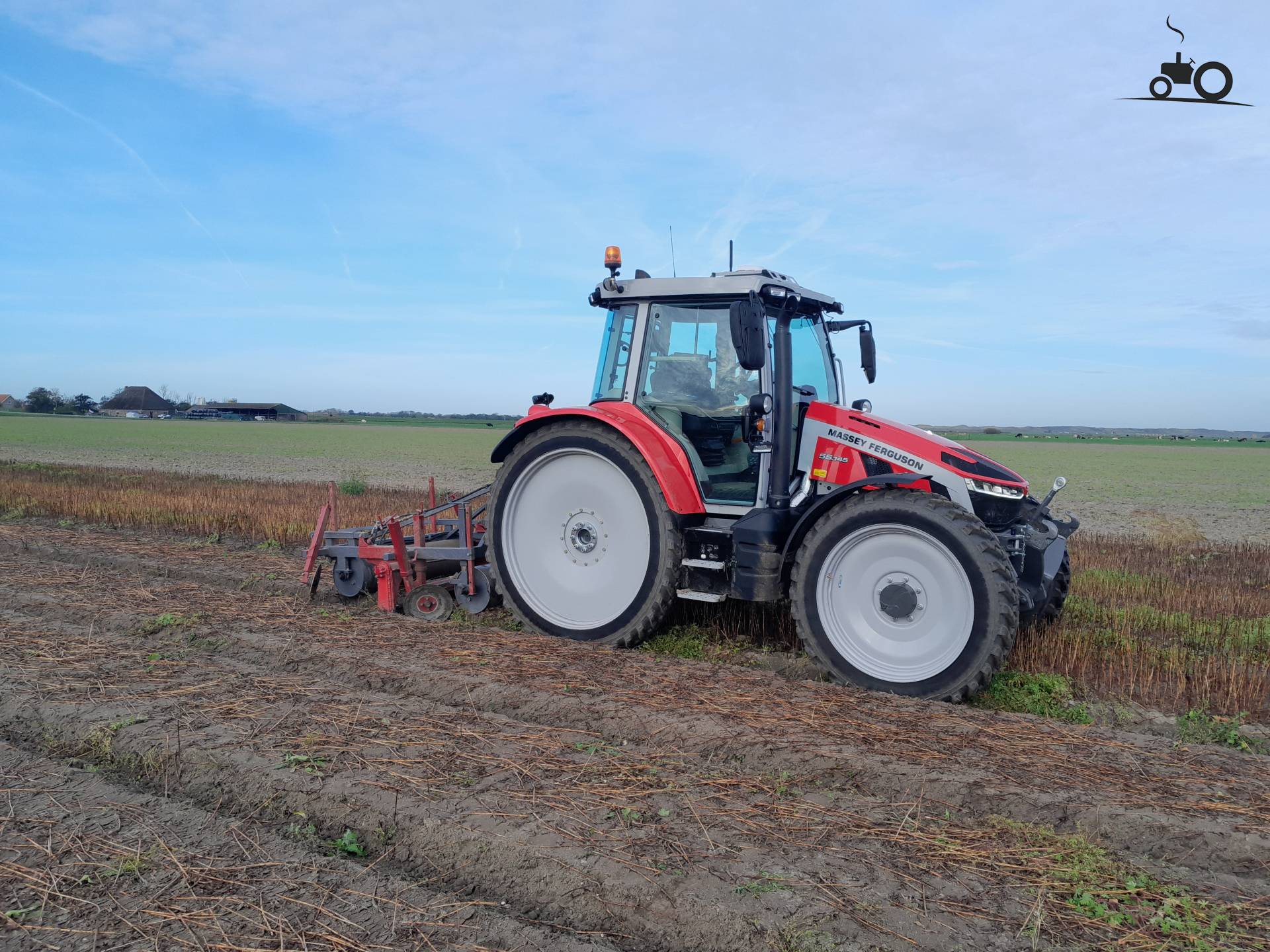 Foto Massey Ferguson 5S.145 #1495814