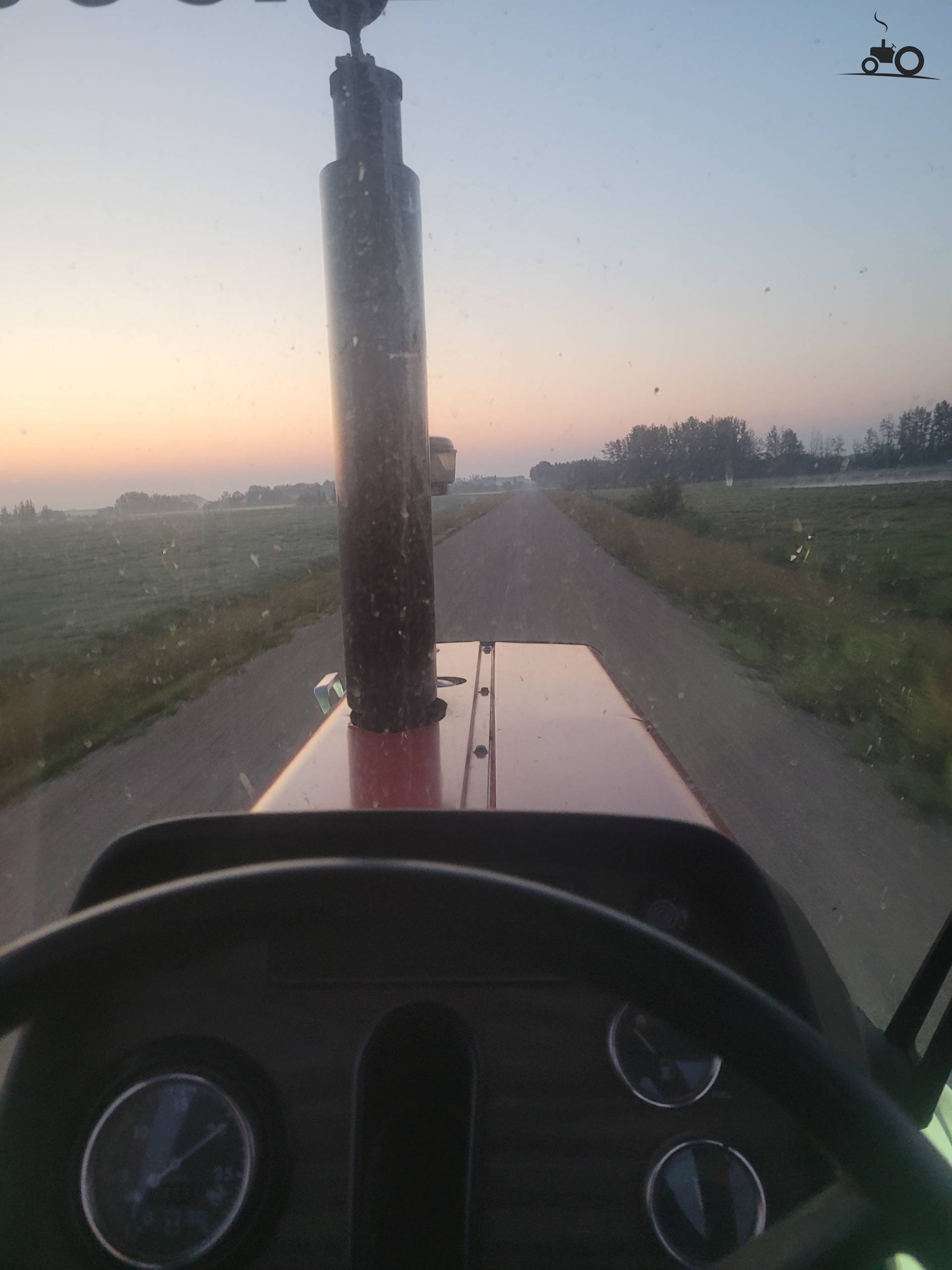 Foto Massey Ferguson 2705 #1580993