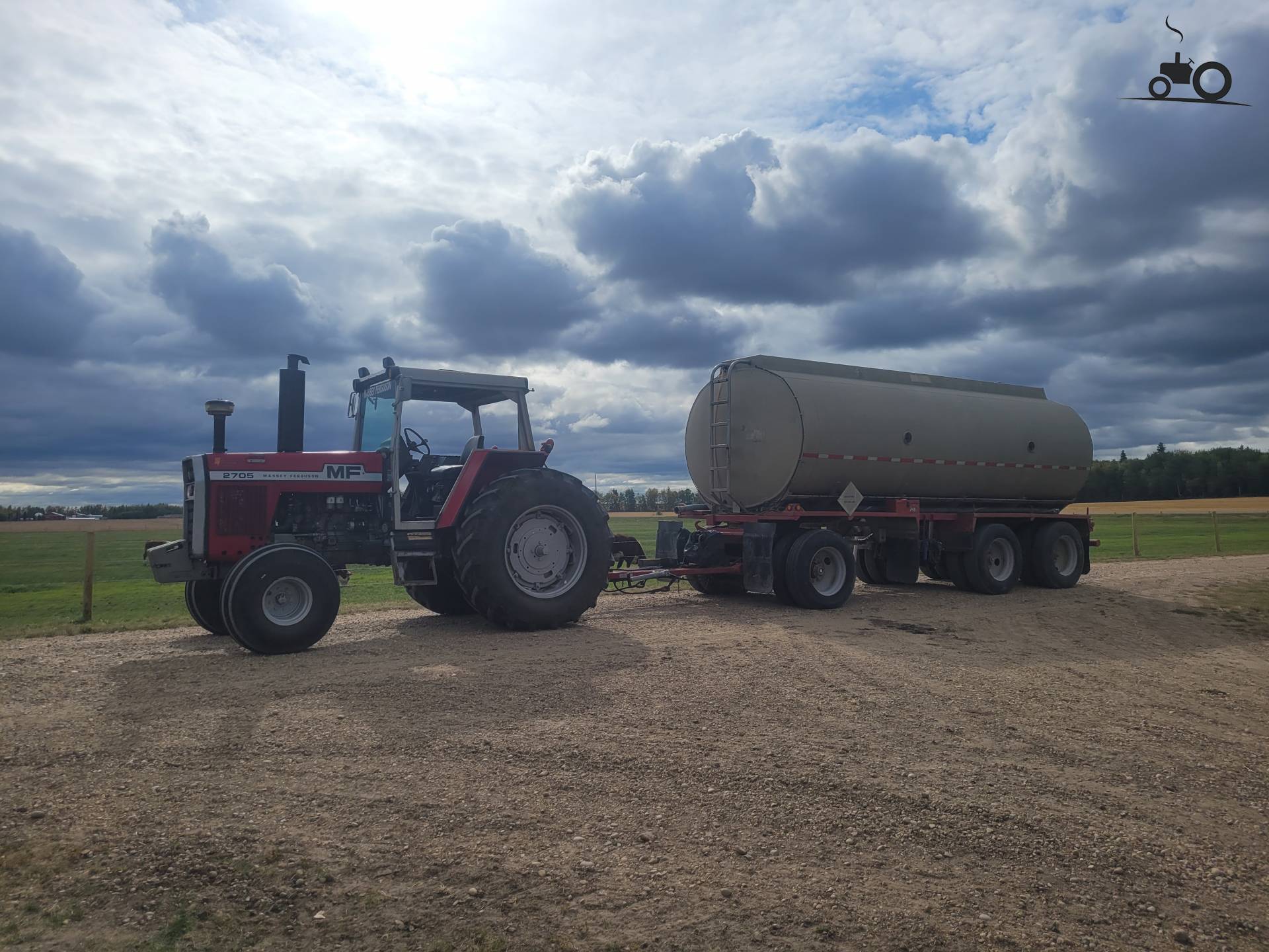 Foto Massey Ferguson 2705 #1588030