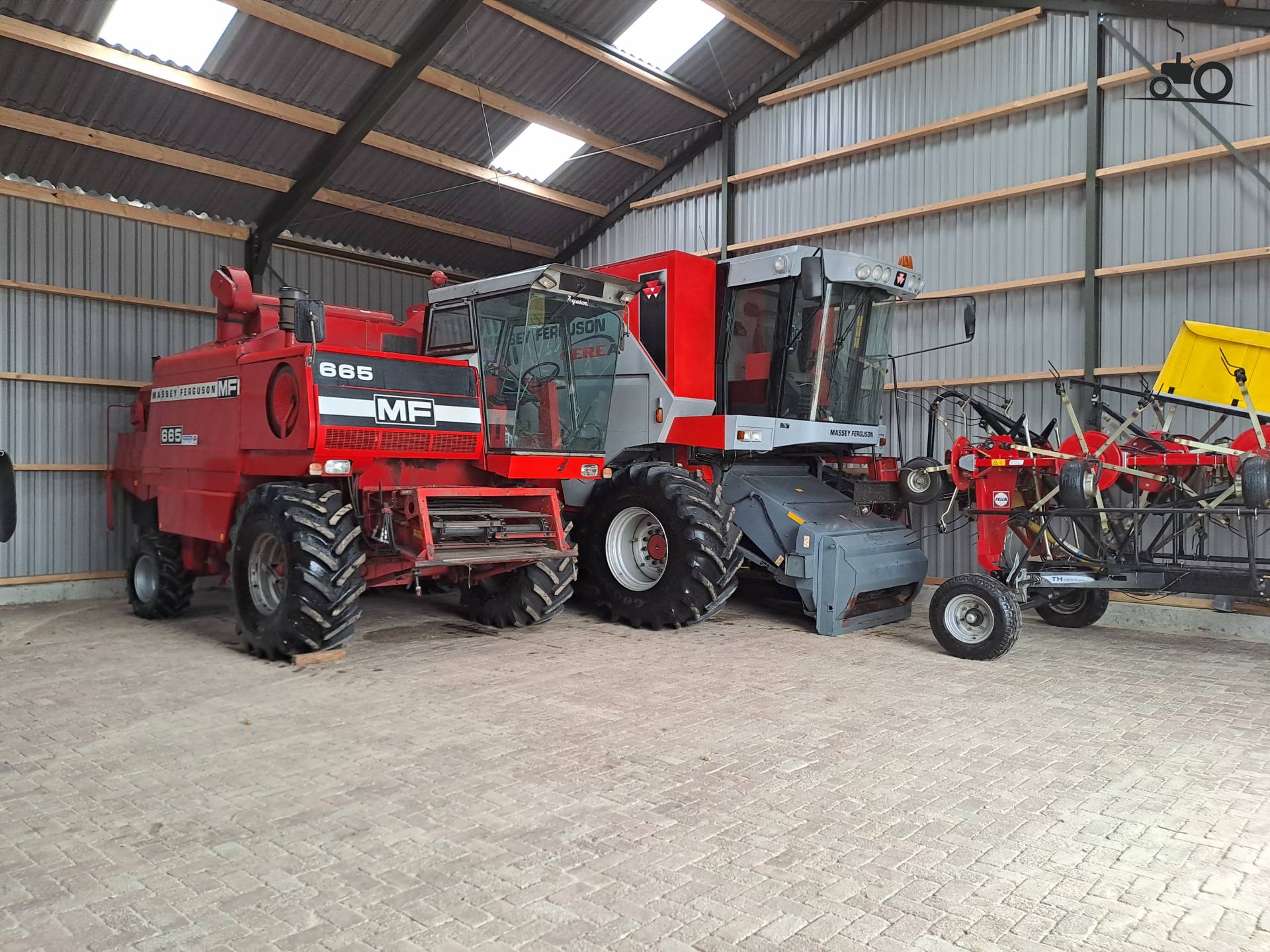 Foto Massey Ferguson Combine #1588711