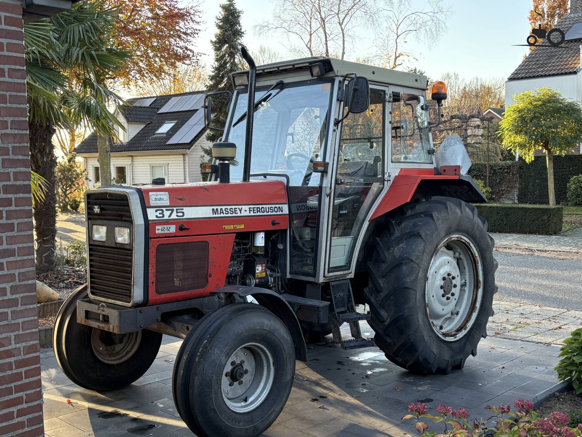 Massey Ferguson 375