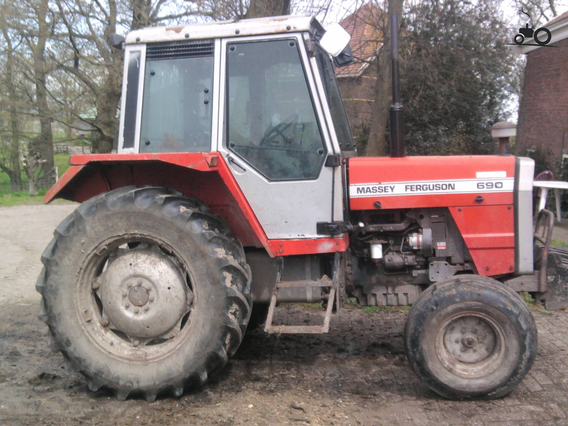 Foto Massey Ferguson 690 #753504
