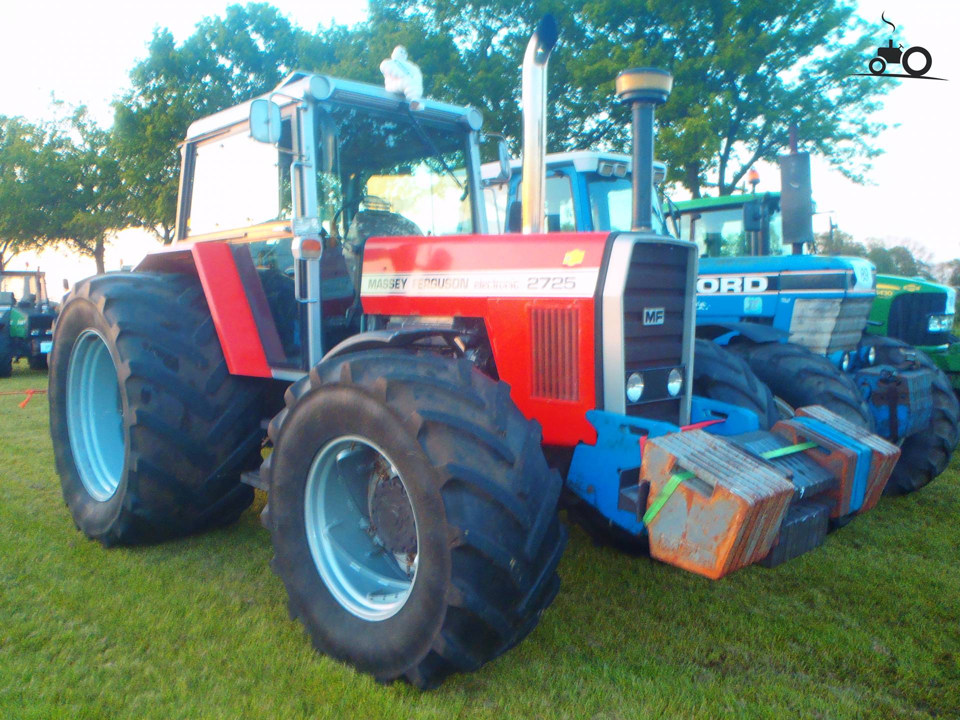Foto Massey Ferguson 2725 #845984