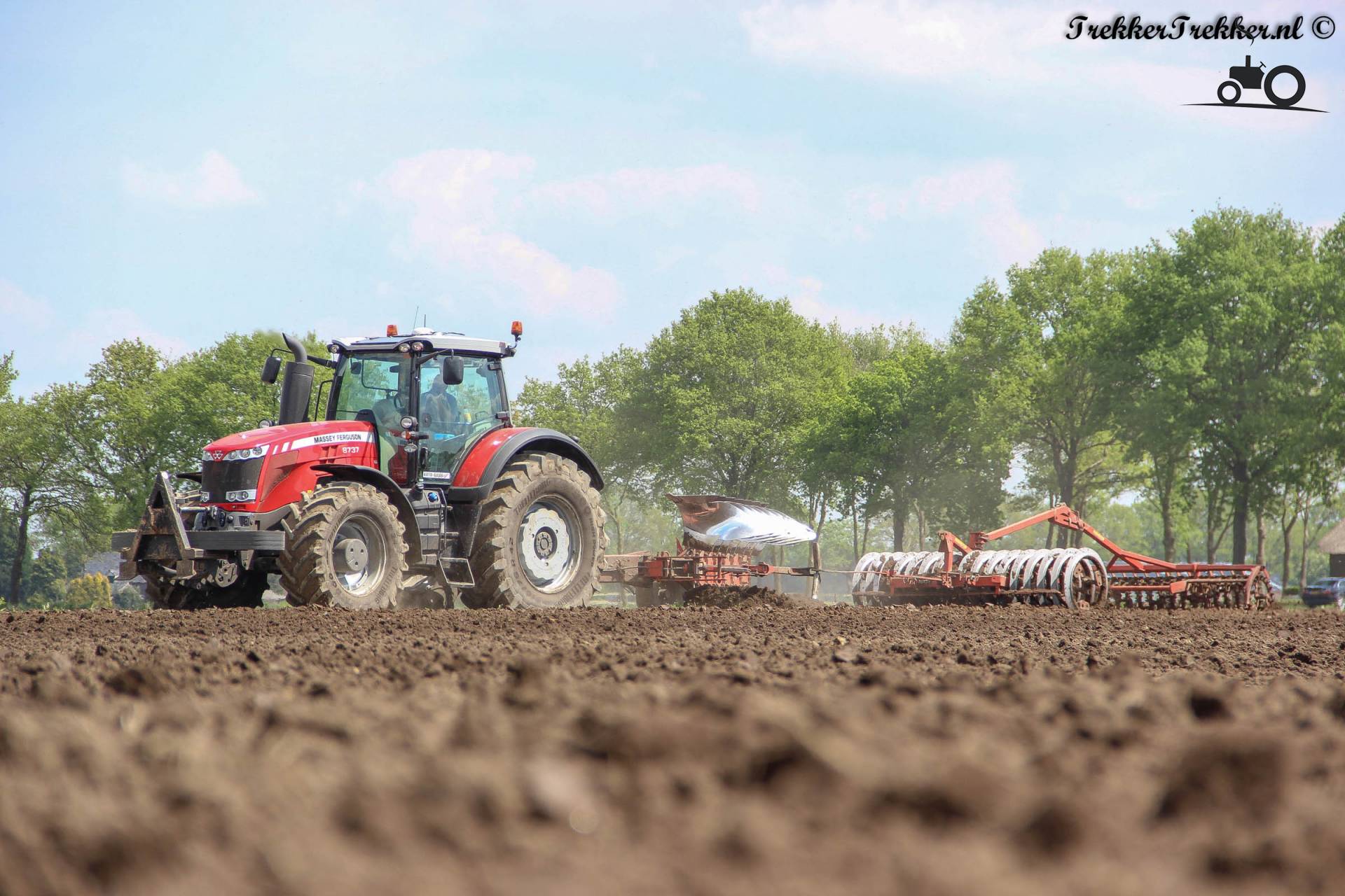 Massey Ferguson 8737