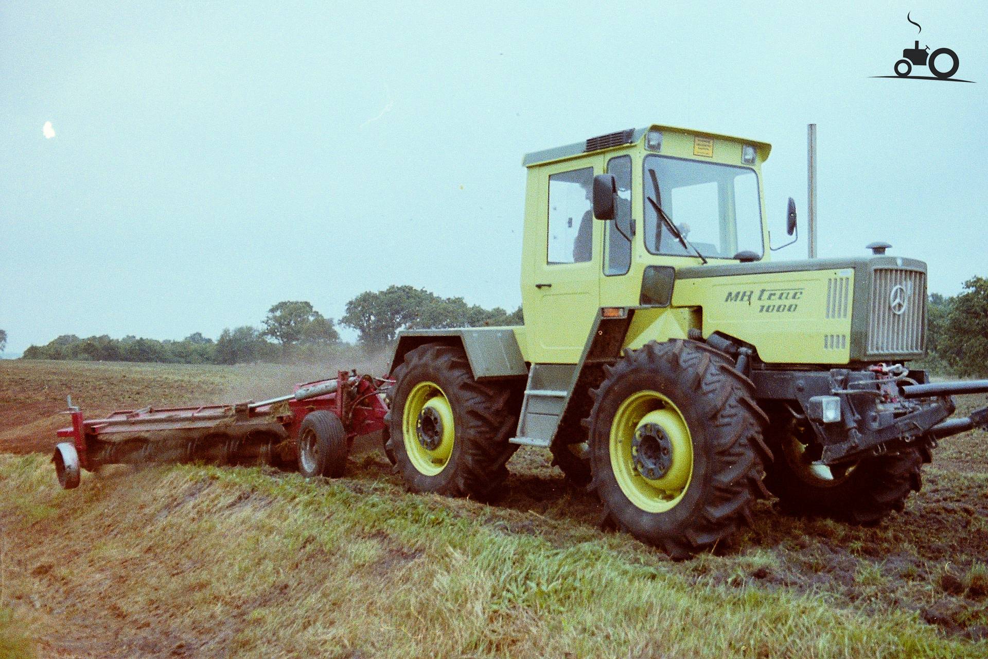 Mb trac 1000 aan het walkantfrezen