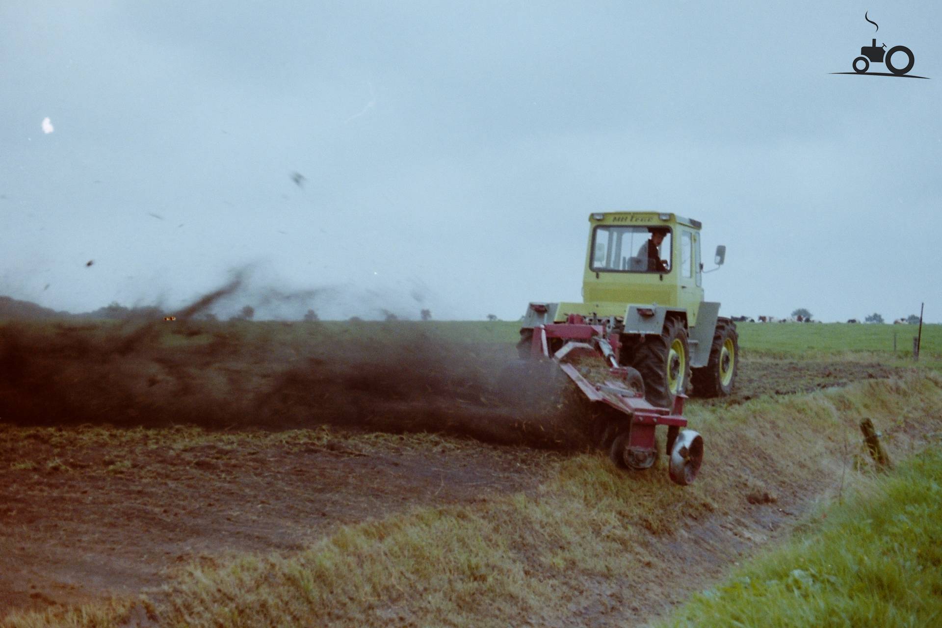 Mb trac 1000 aan het walkantfrezen