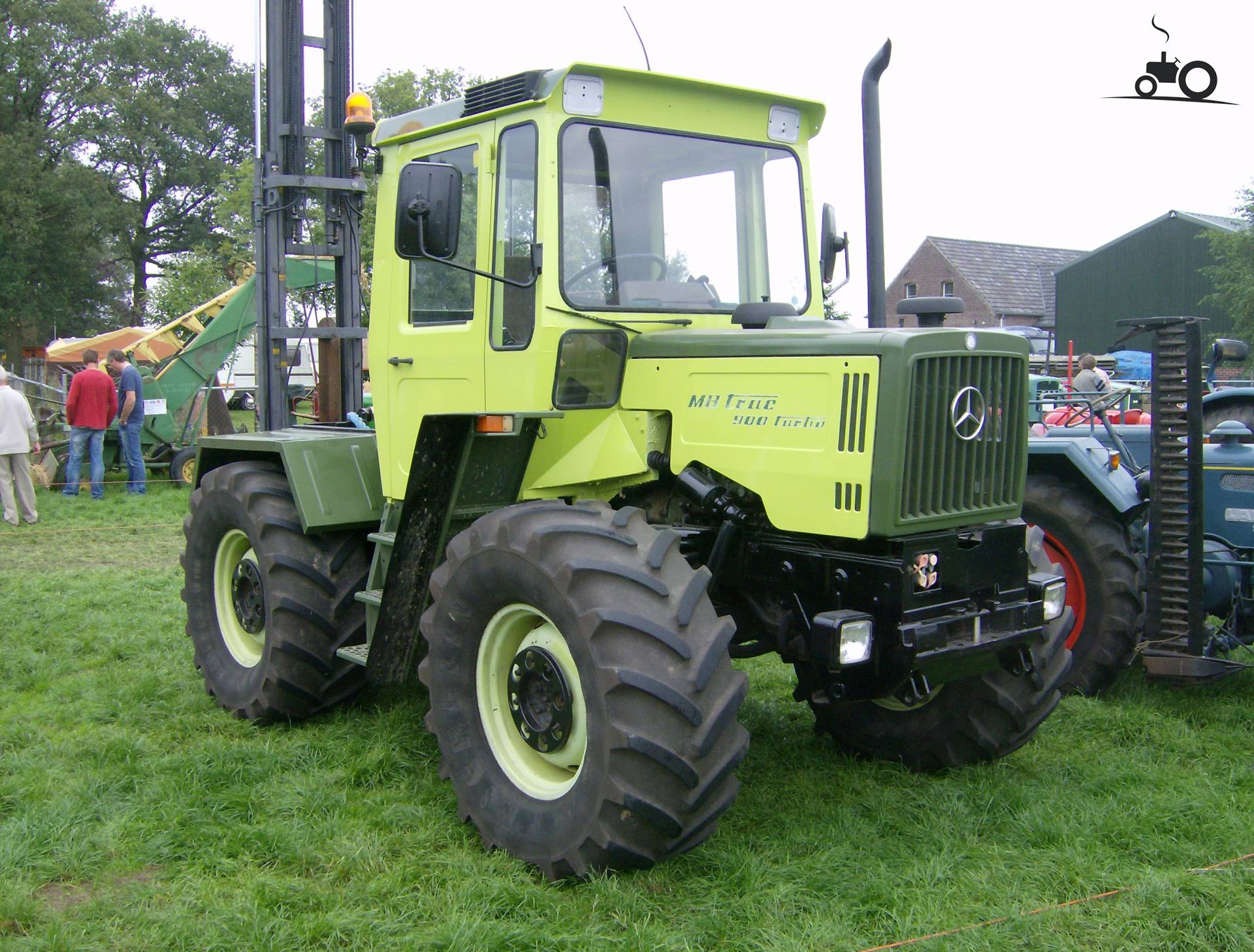 MB Trac 900