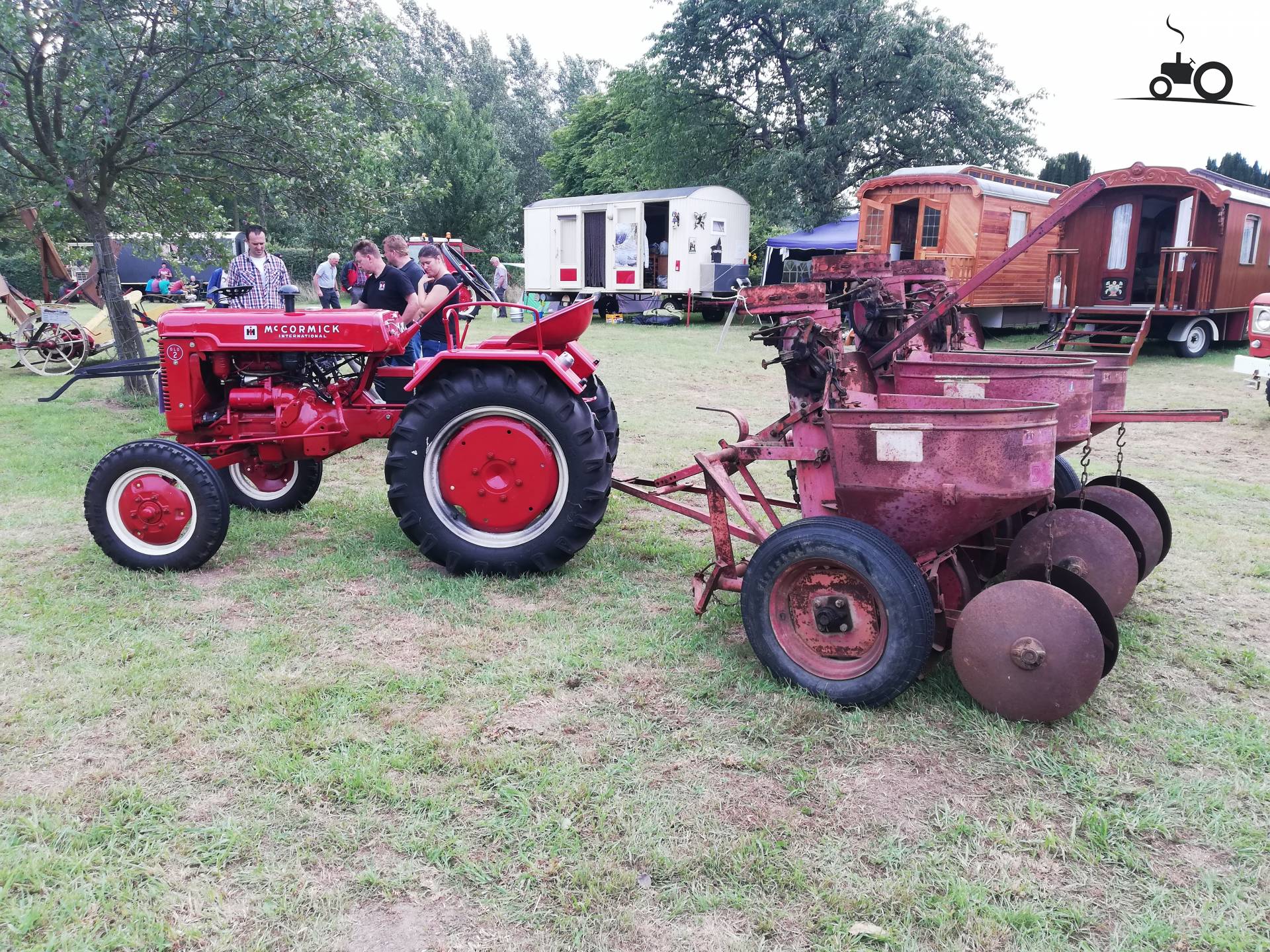 Mc-Cormick DLD 2 - neus embleem