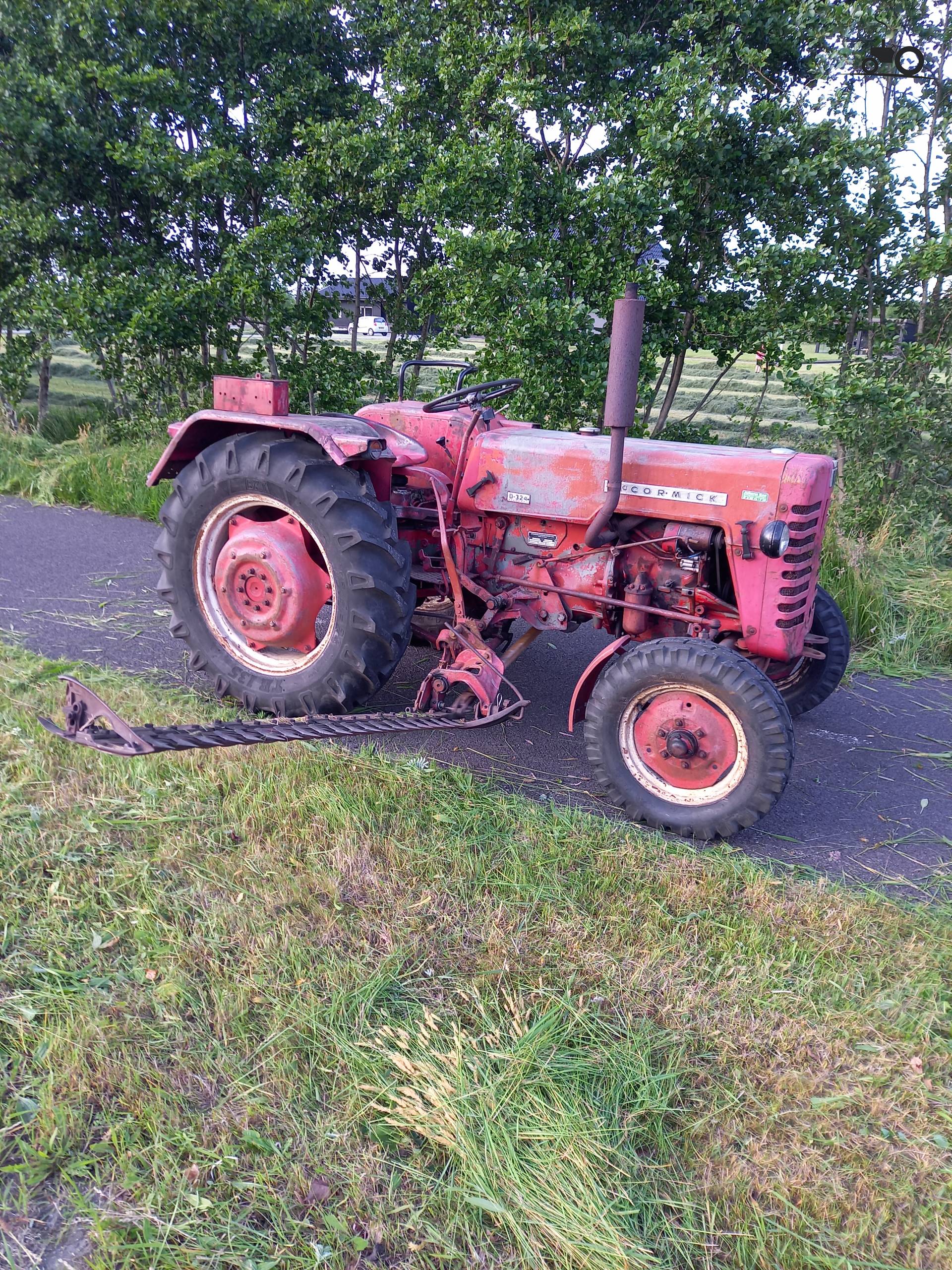 Foto Mc-Cormick D 324 #1476796