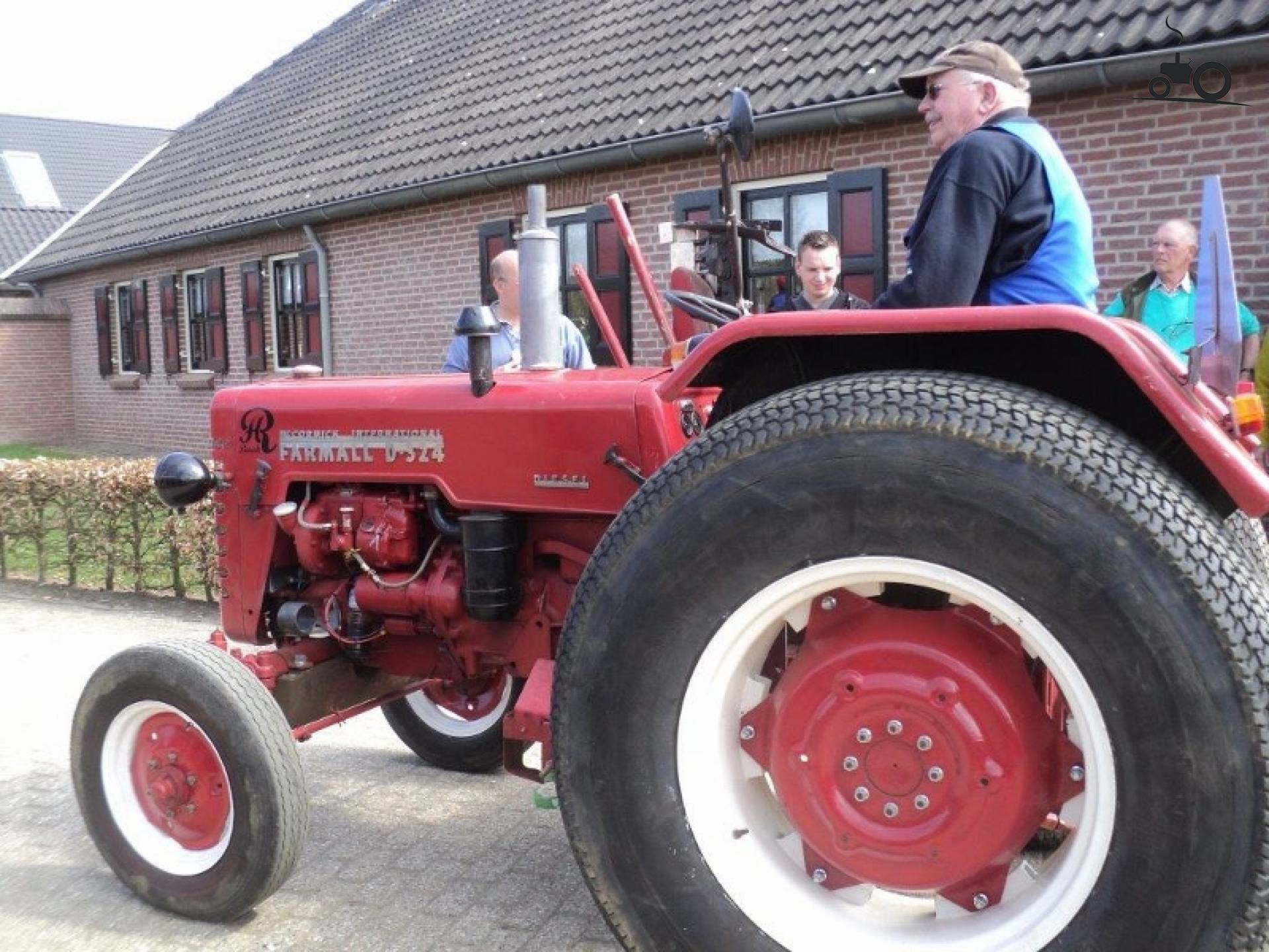 Foto Mc-Cormick D 324 #750926