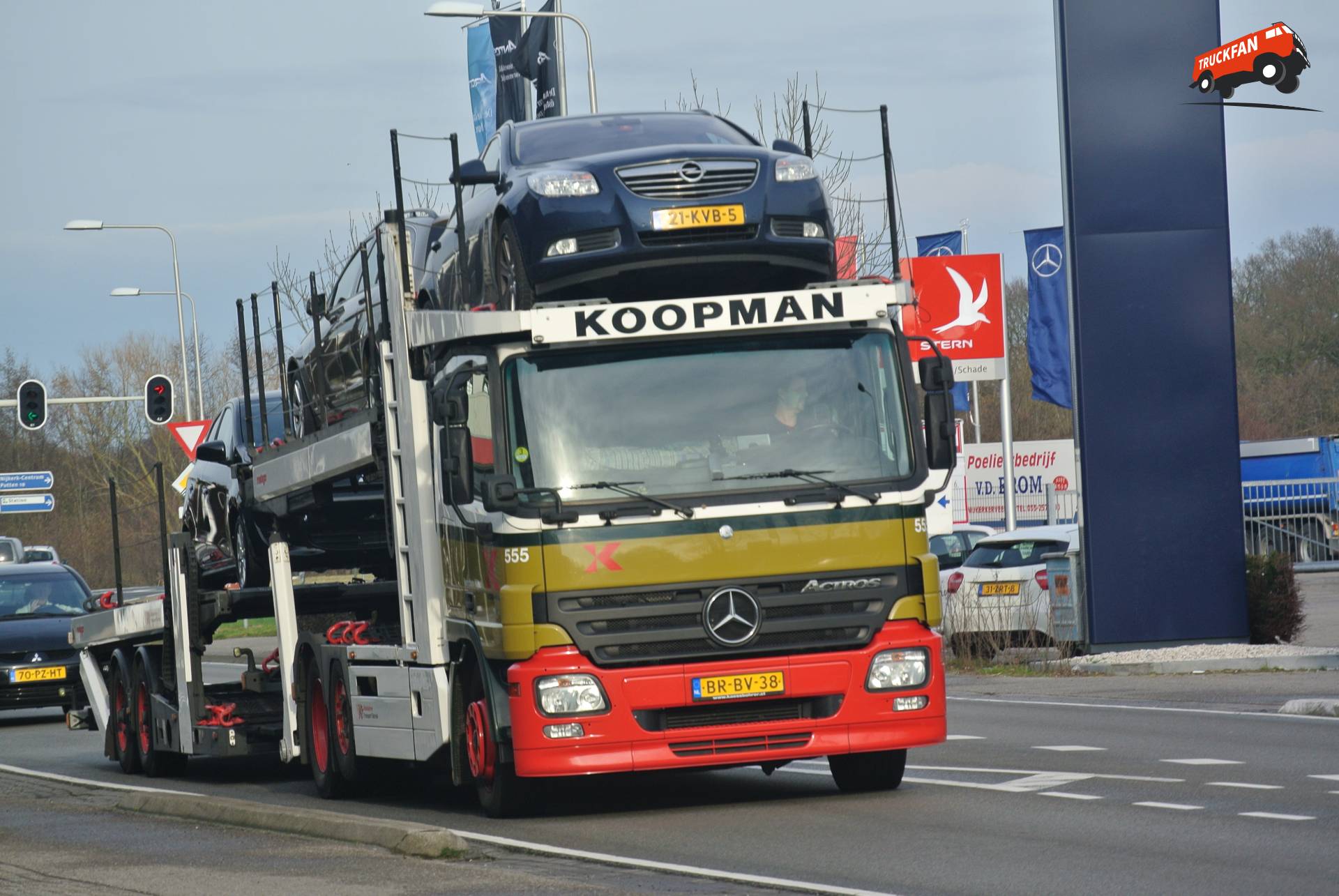 Foto Mercedes-Benz Actros MP2 (vrachtwagen) van Koopman Autotransport B.V.