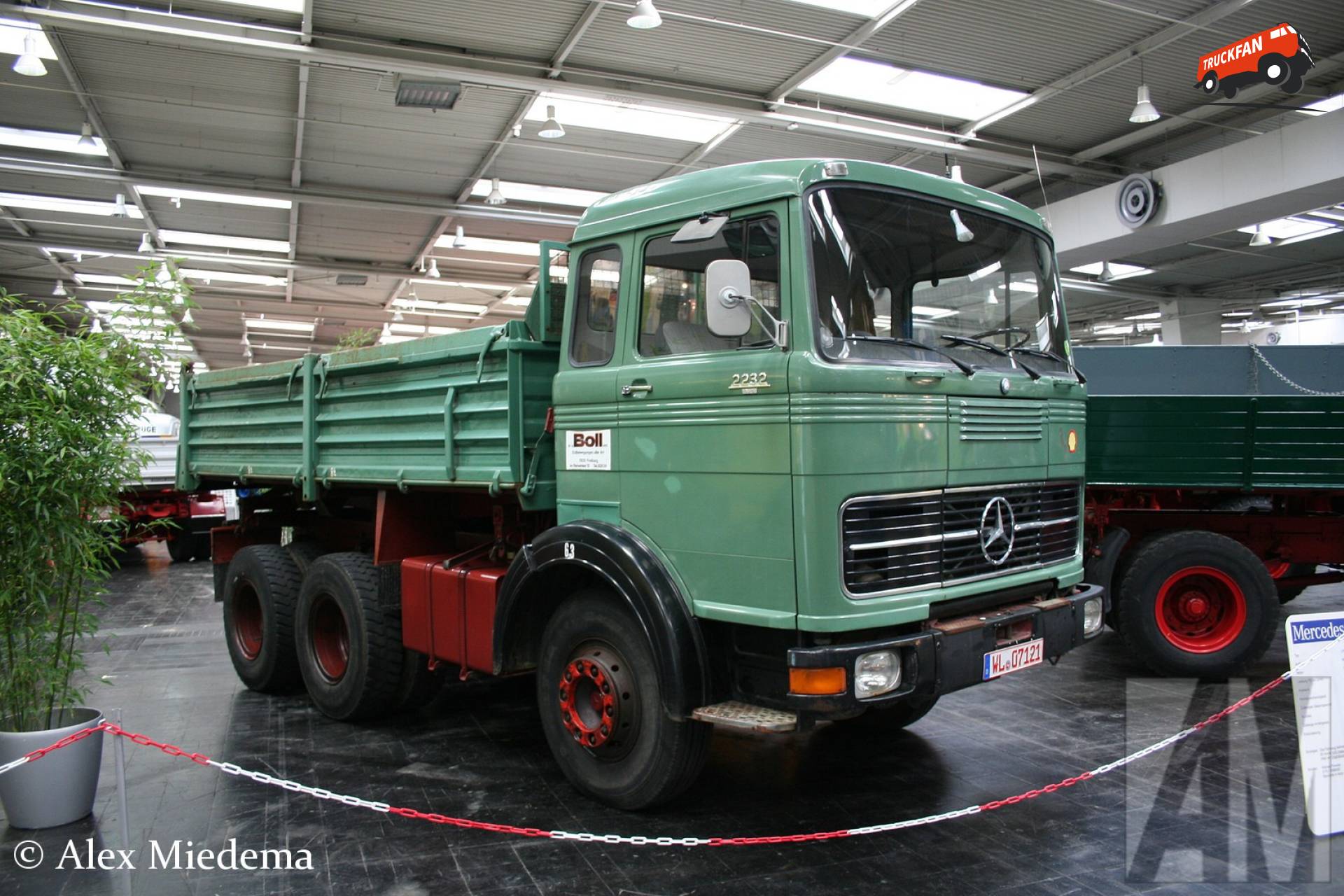 Foto Mercedes-Benz LP #1456259
