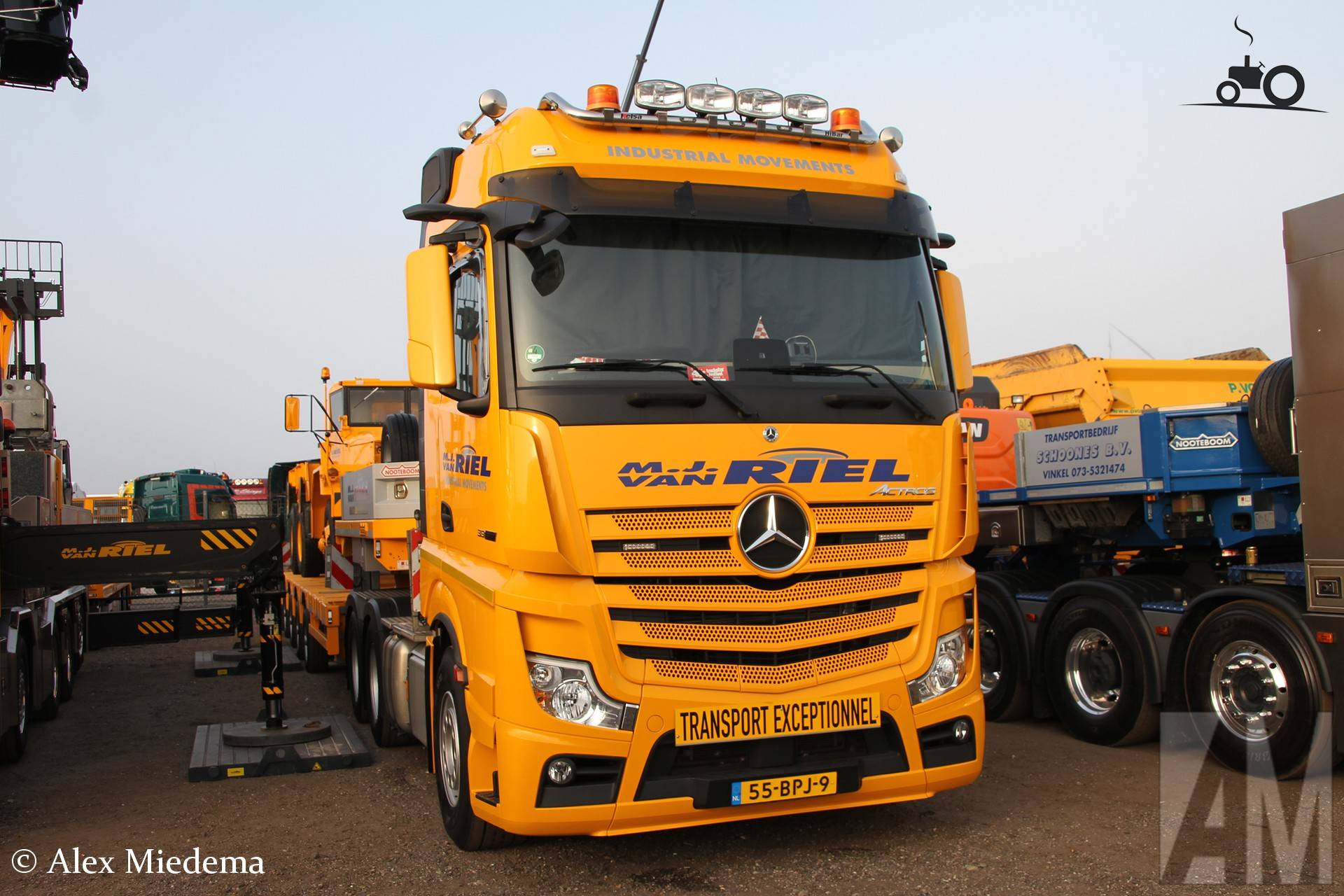 Foto Mercedes-Benz Actros MP5 van M.J. van Riel B.V., M.J. van Riel