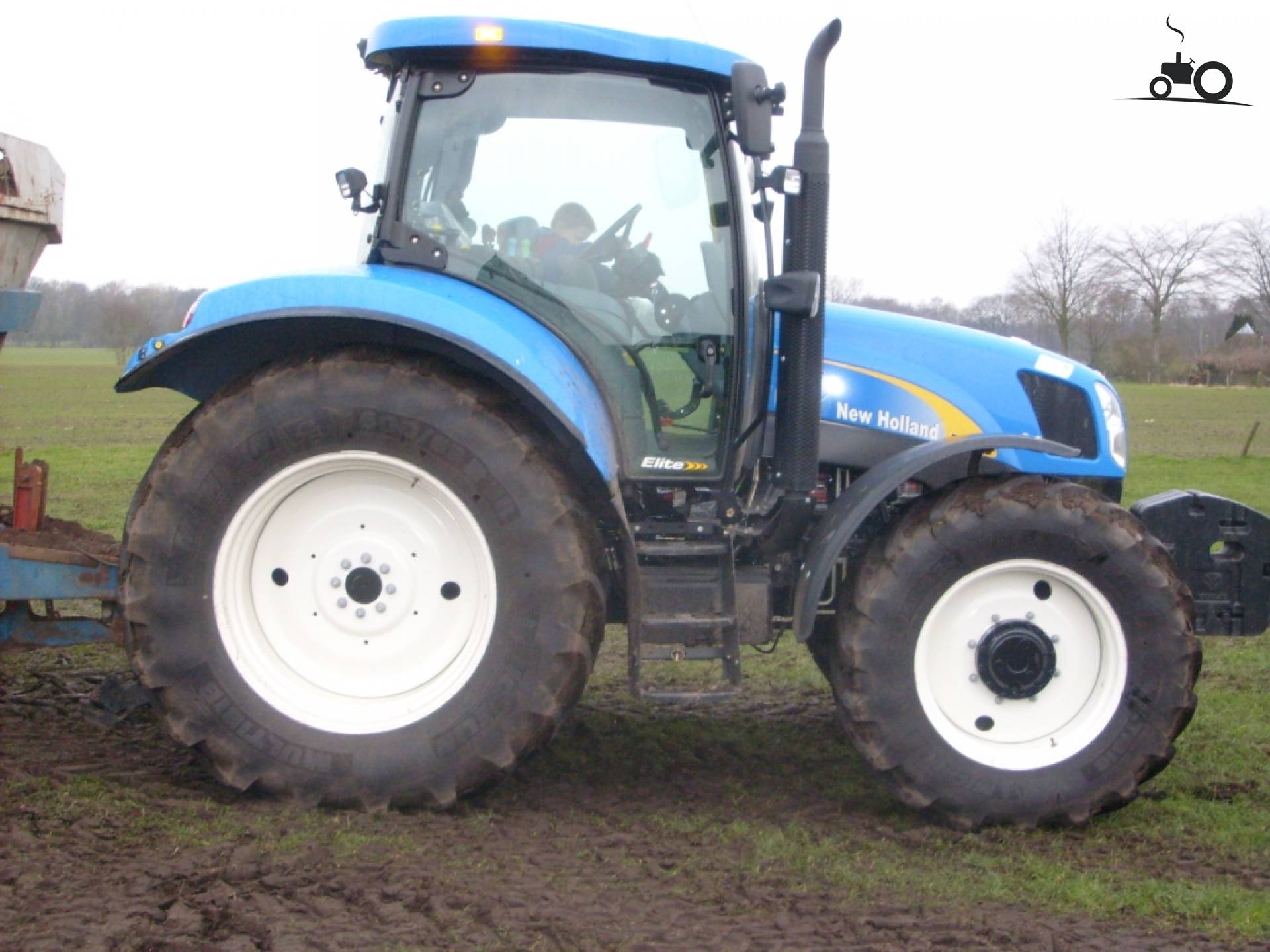 Foto New Holland T 6020 #108989