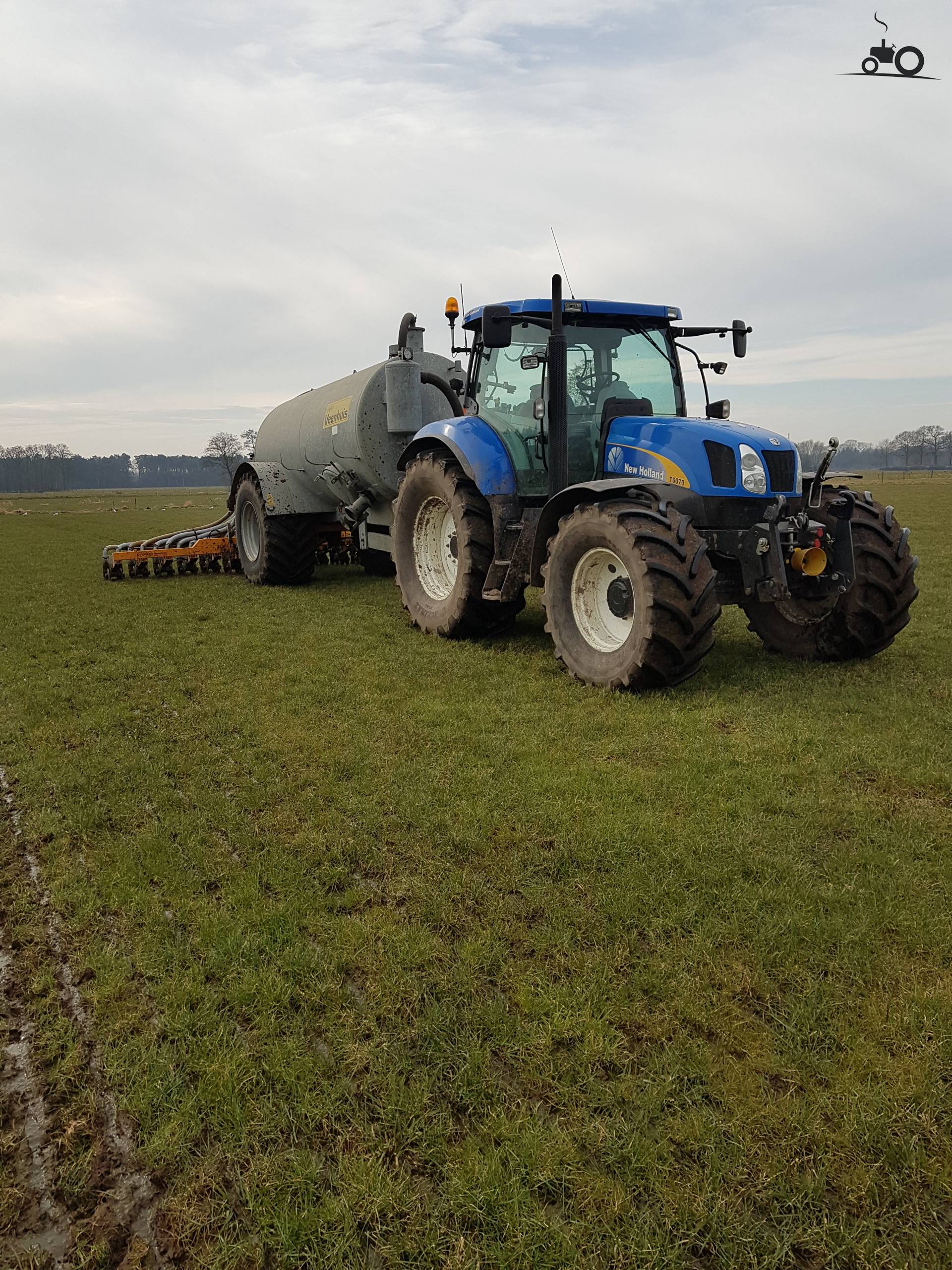 Foto New Holland T 6070 #1218978