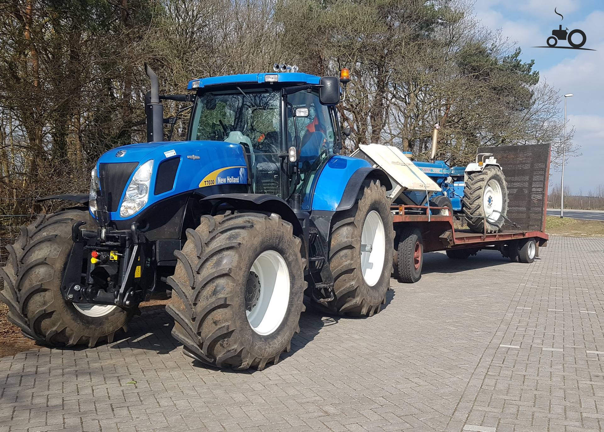 Foto New Holland T 7030 #1221371