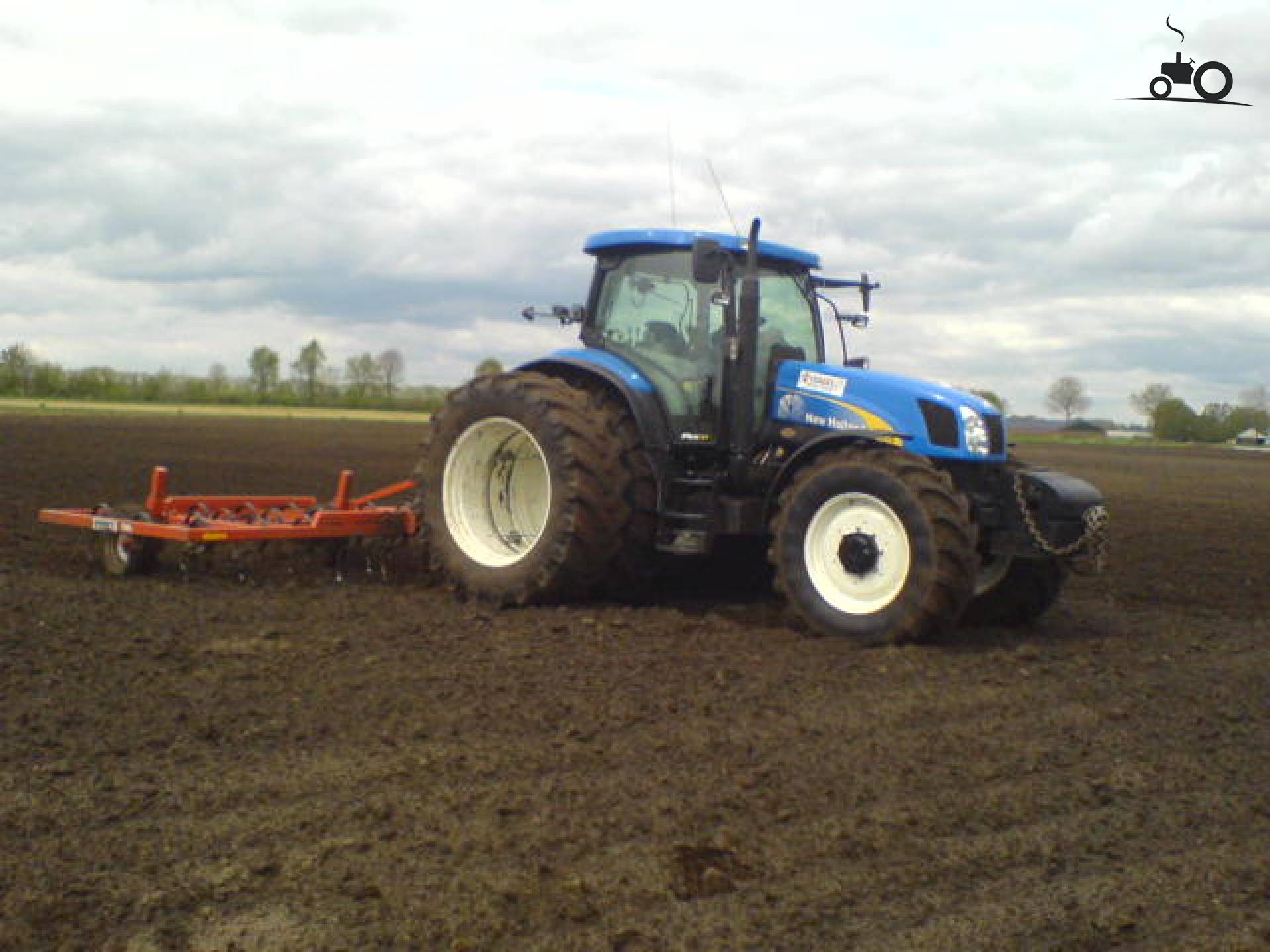 Foto New Holland T 6070 #123124