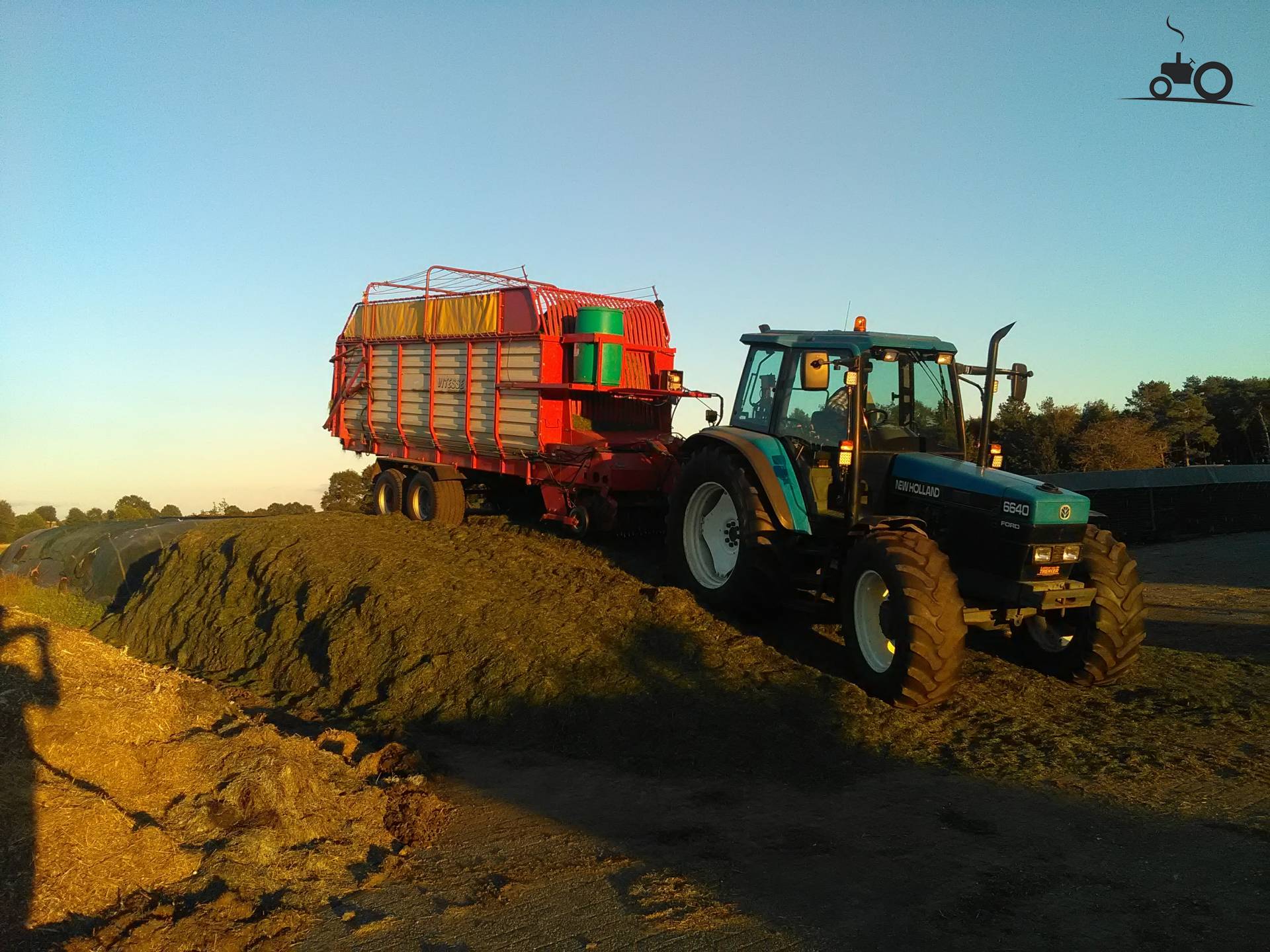 Foto New Holland 6640 #1266865