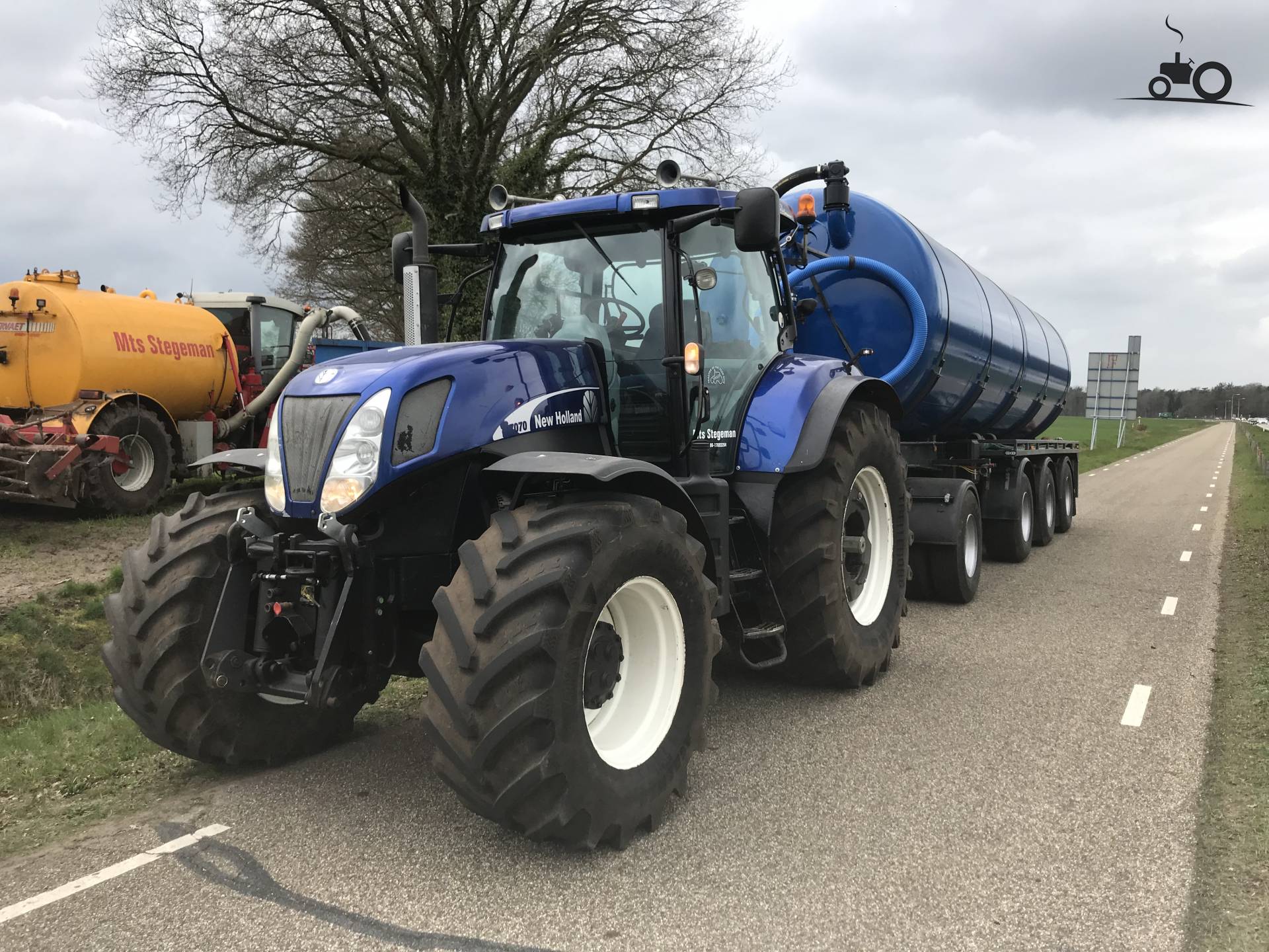 Foto New Holland T 7070 #1286921