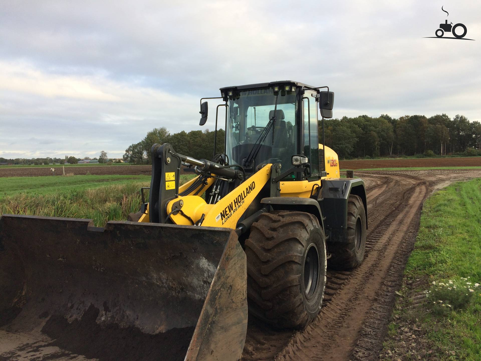 Foto New Holland W 130 #1319740