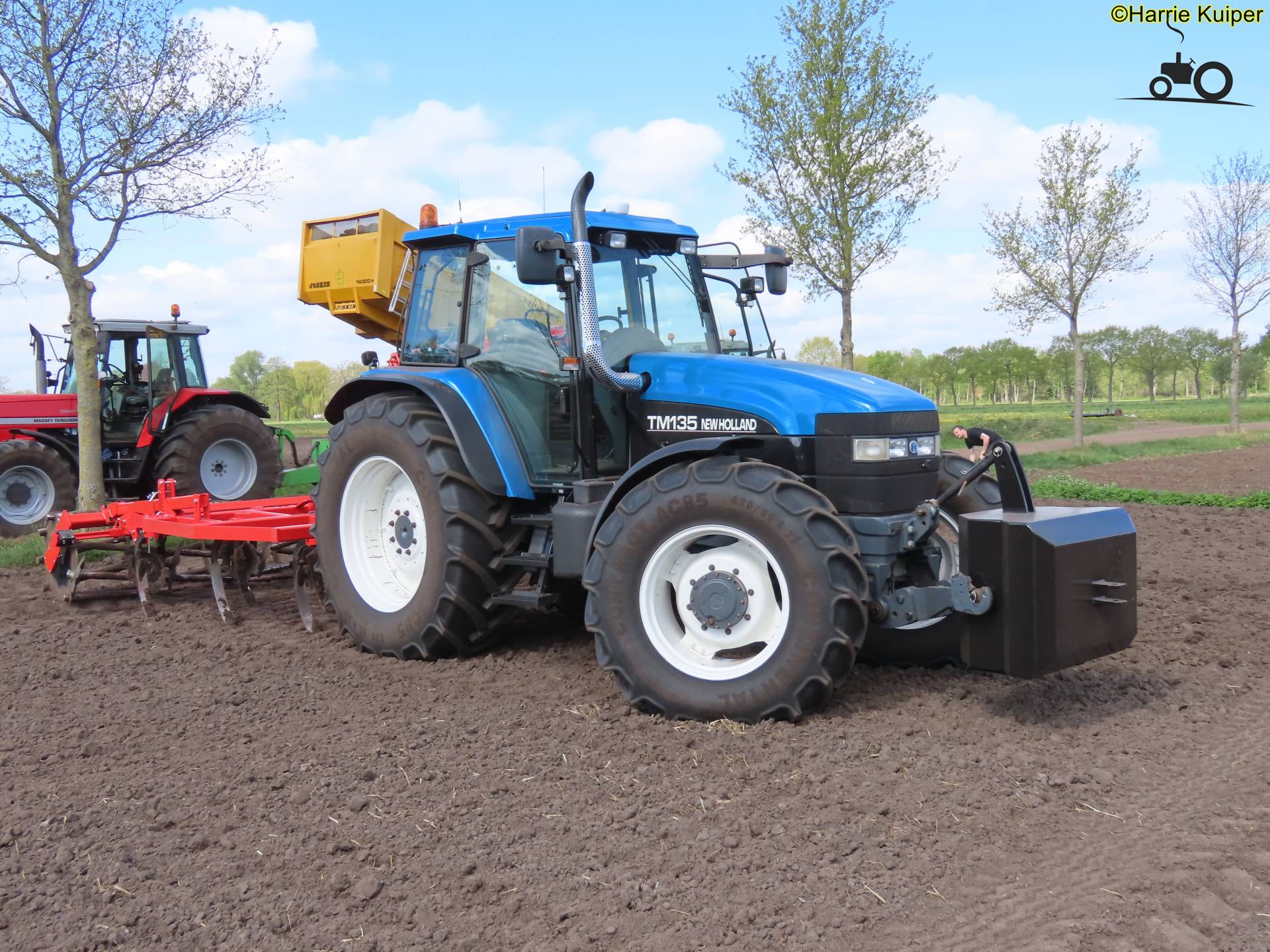 Foto New Holland TM 135 #1359582