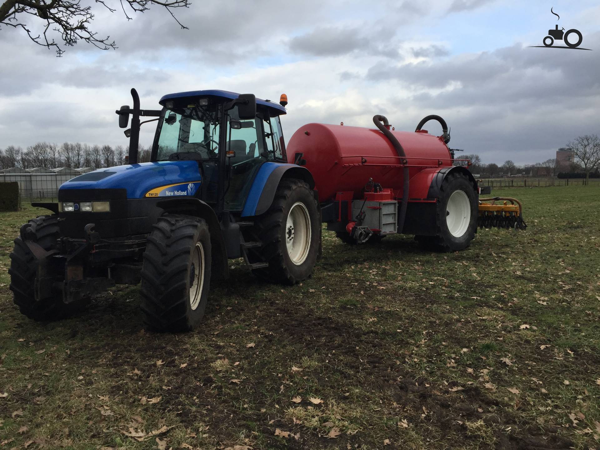 Foto New Holland TM 120 #1400650