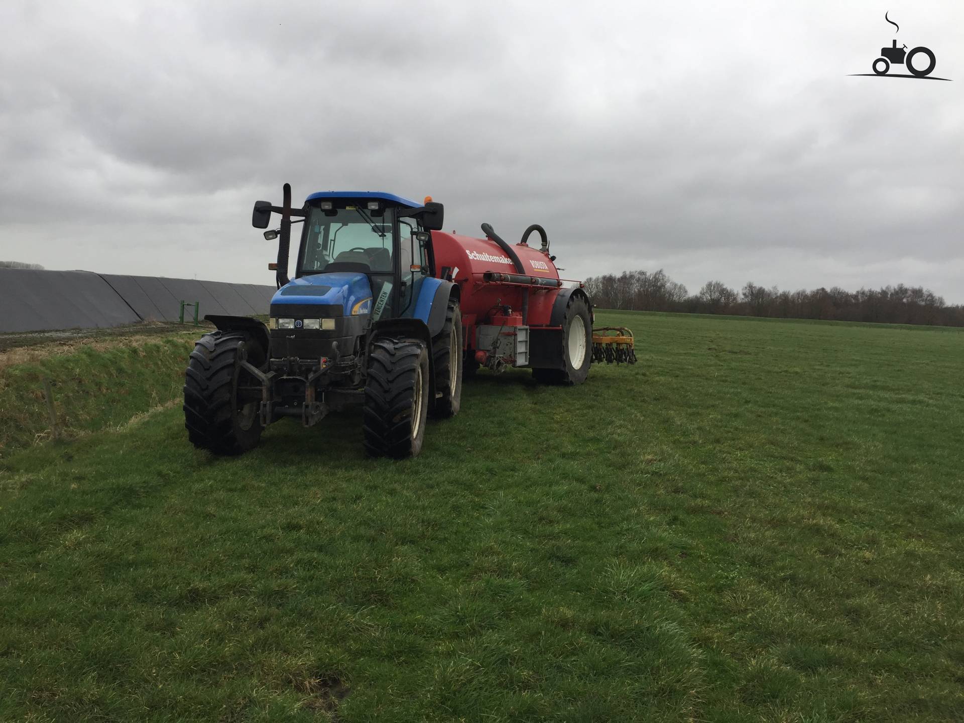 Foto New Holland TM 120 #1457762