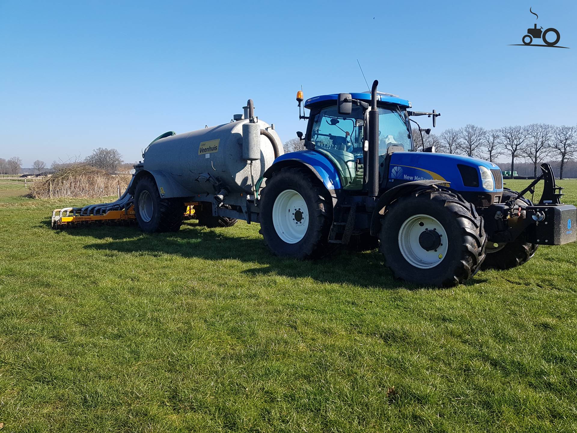 Foto New Holland T 6070 #1460056