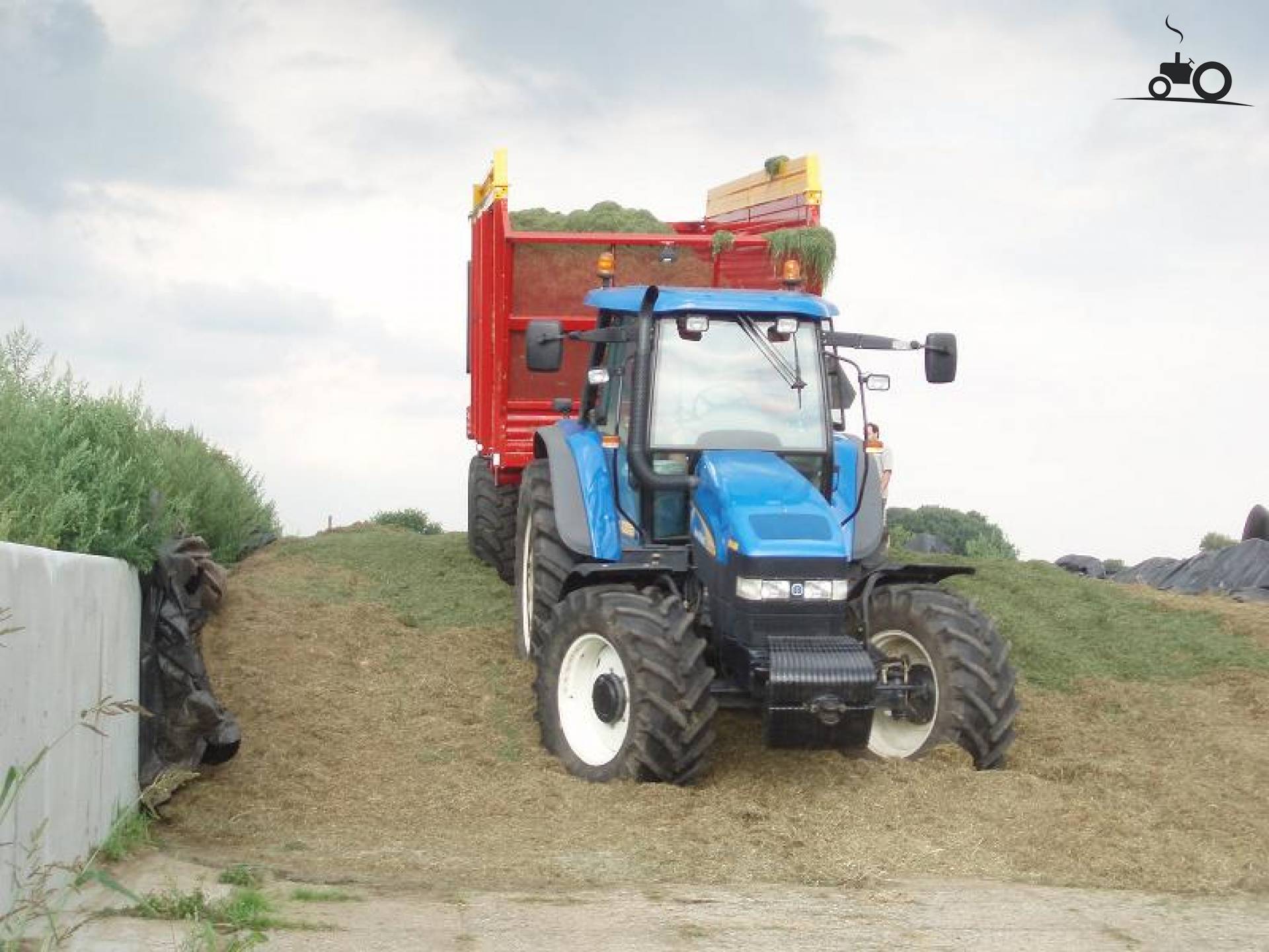 Foto New Holland TM 120 #152000