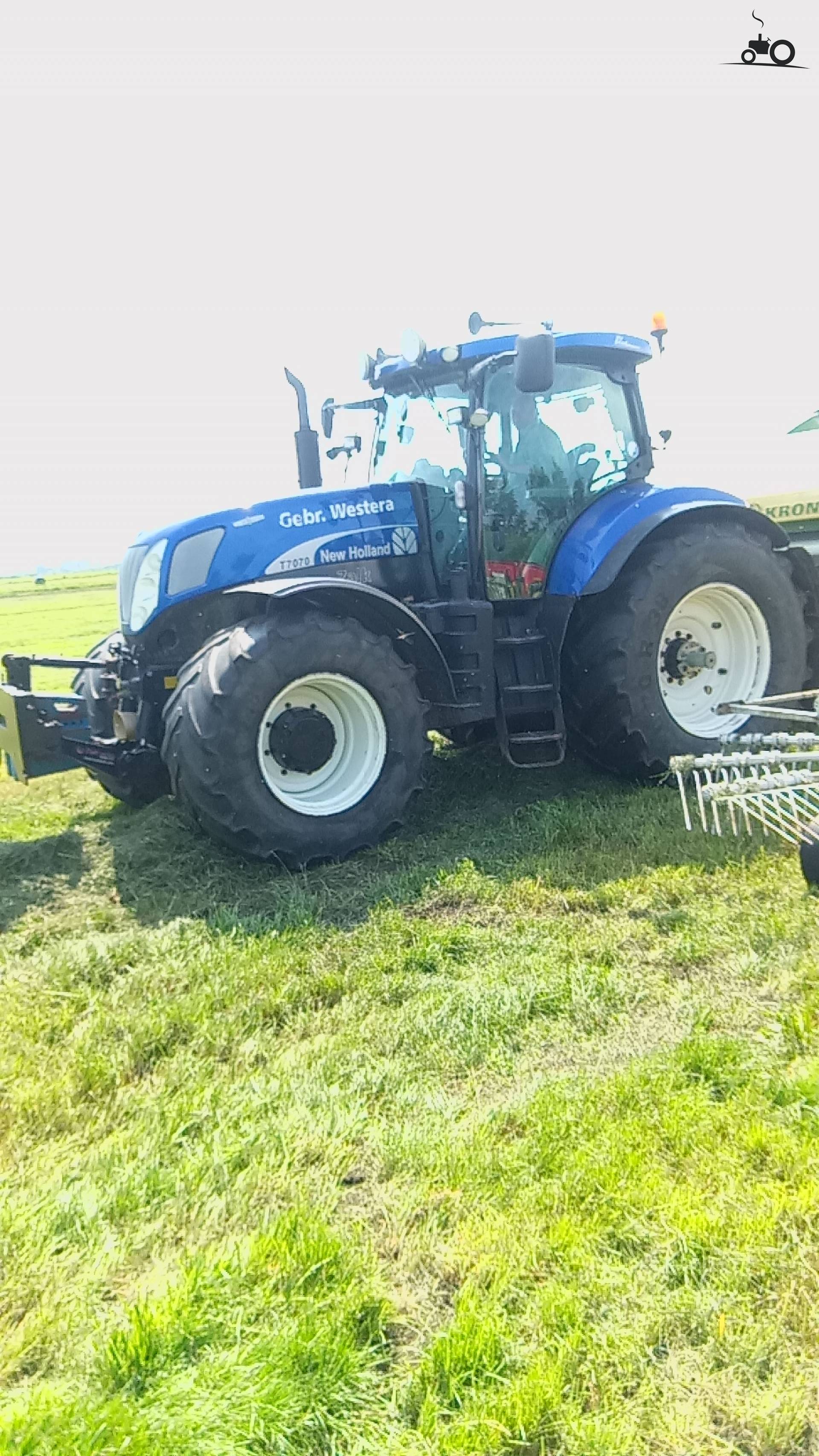New Holland T 7070