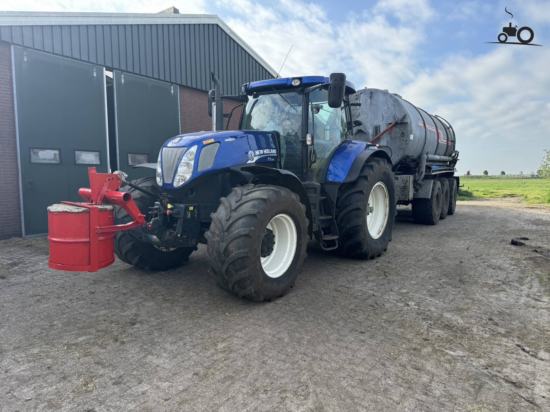 Foto New Holland T 7030 #1567084