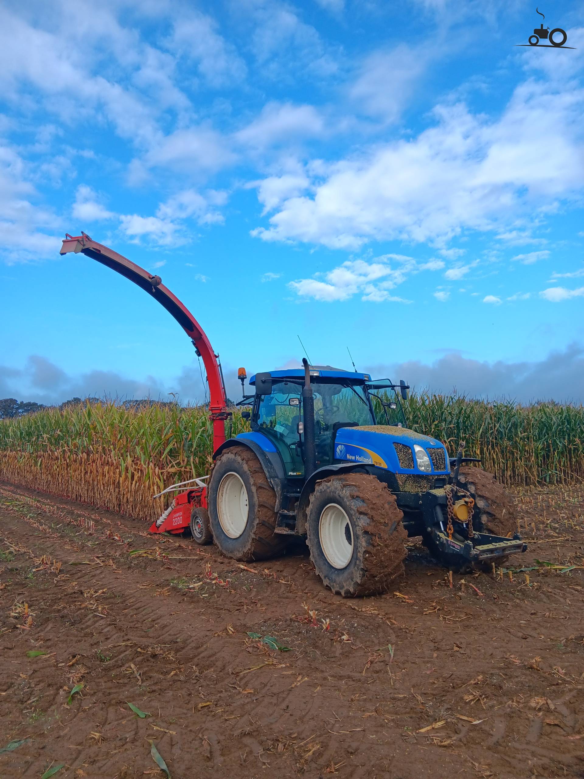 New Holland TSA - Stickers op de moterkap