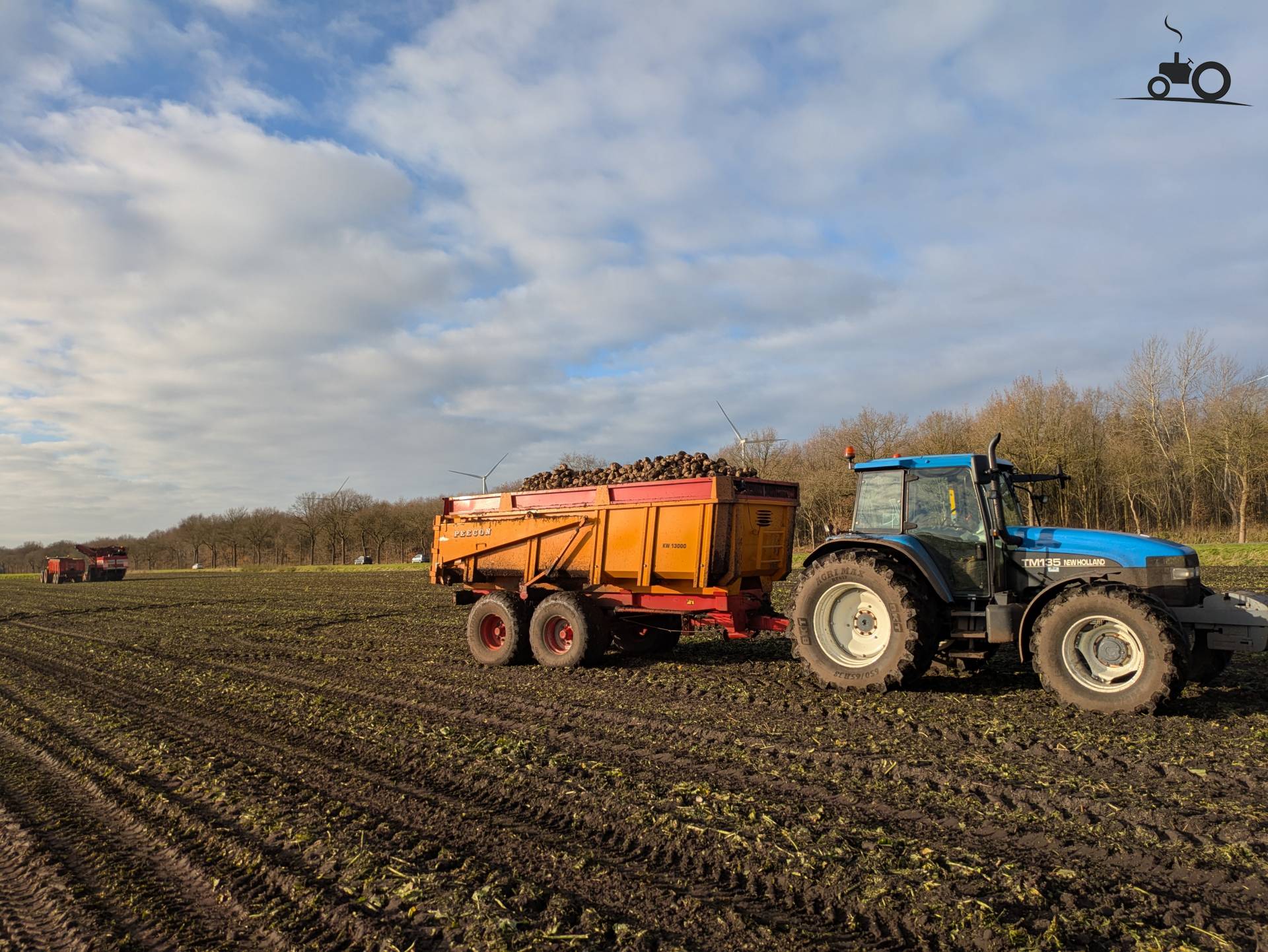 Foto New Holland TM 135 #1598901