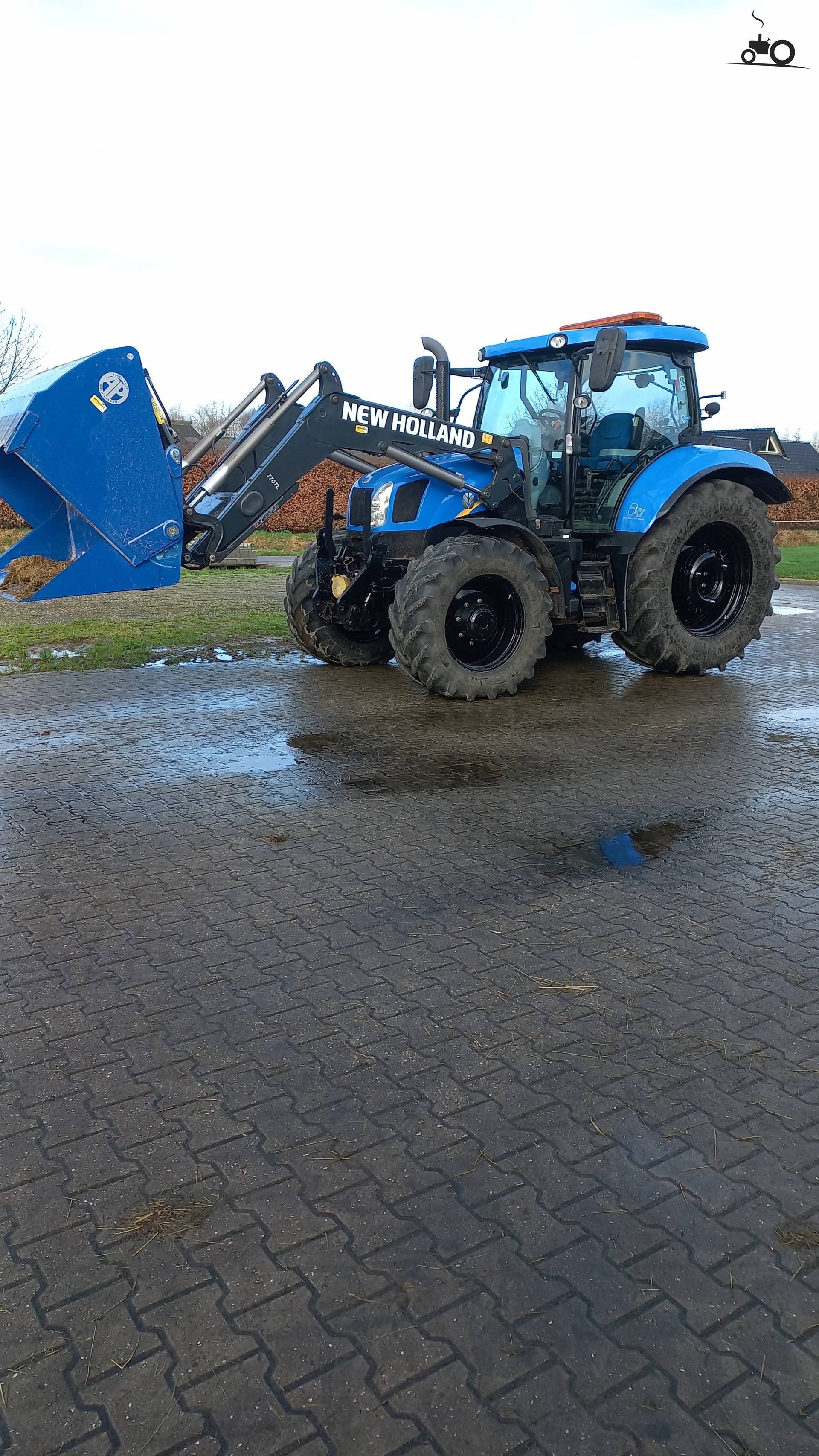 Foto New Holland T 6020 #1616603