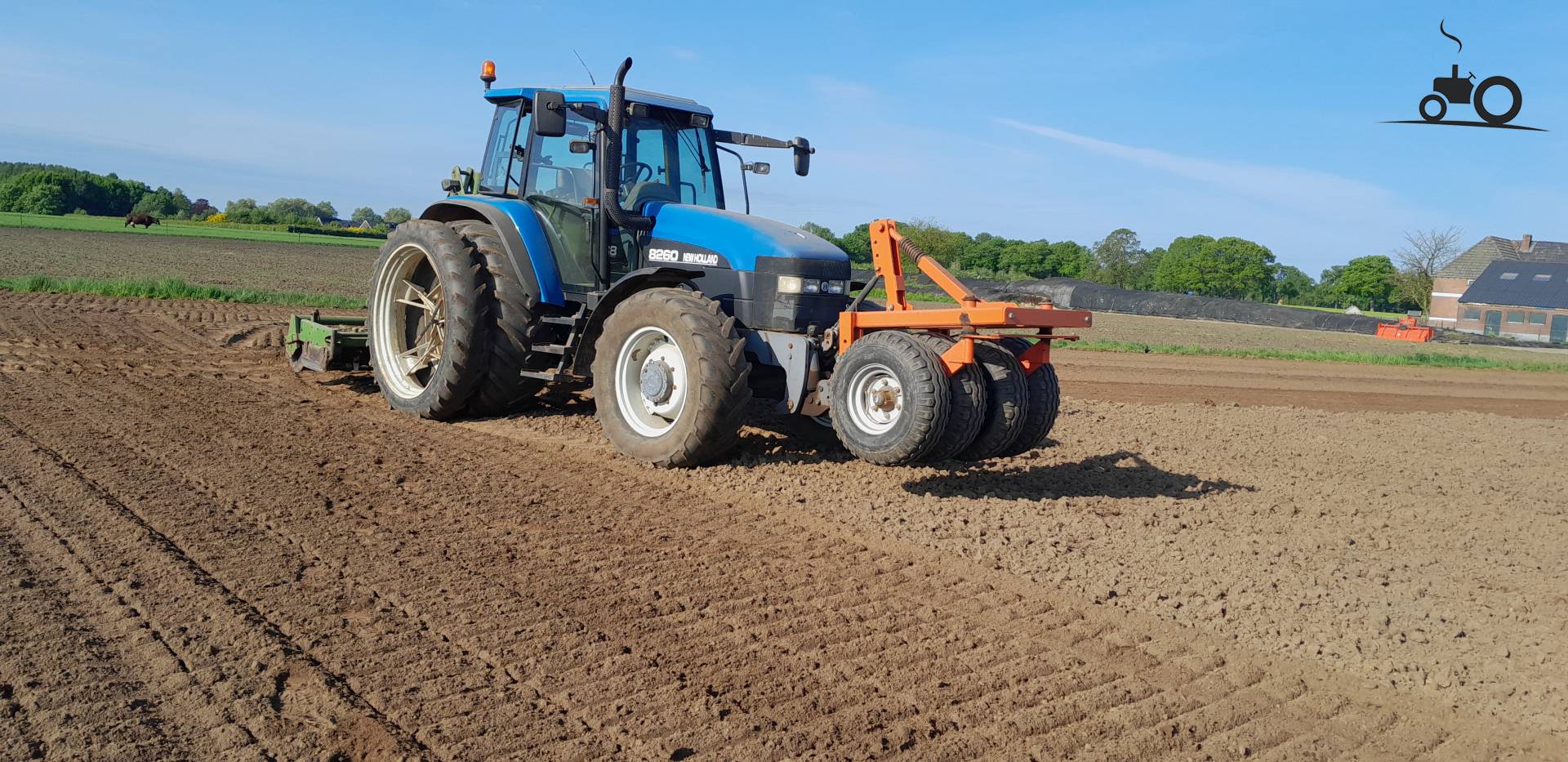 Foto New Holland 8260 #1618294