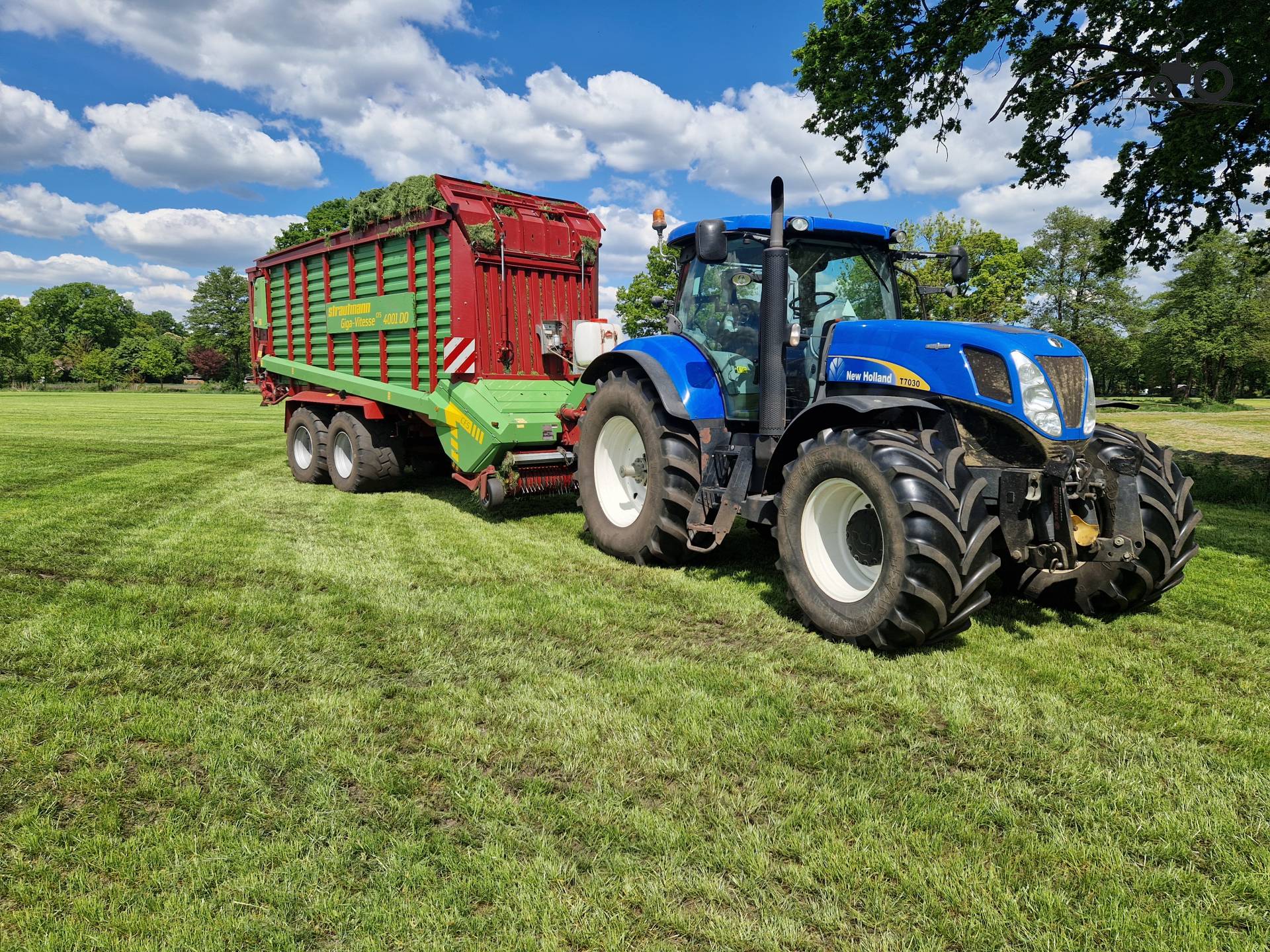New Holland T 7030