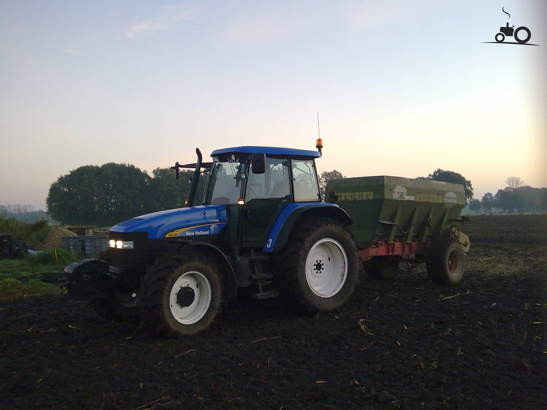 Foto New Holland TM 120 #177143