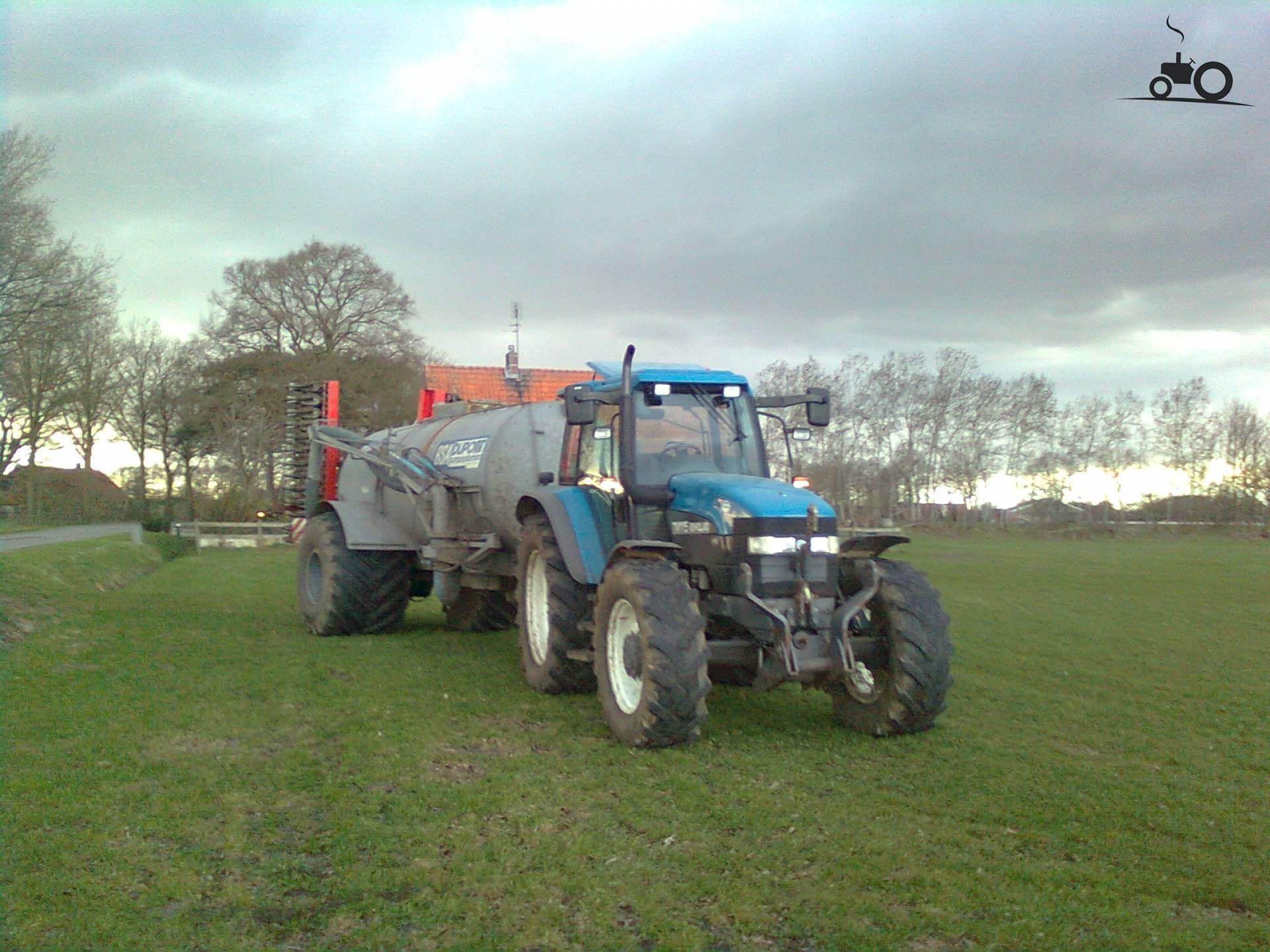 Foto New Holland TM 115 #353600