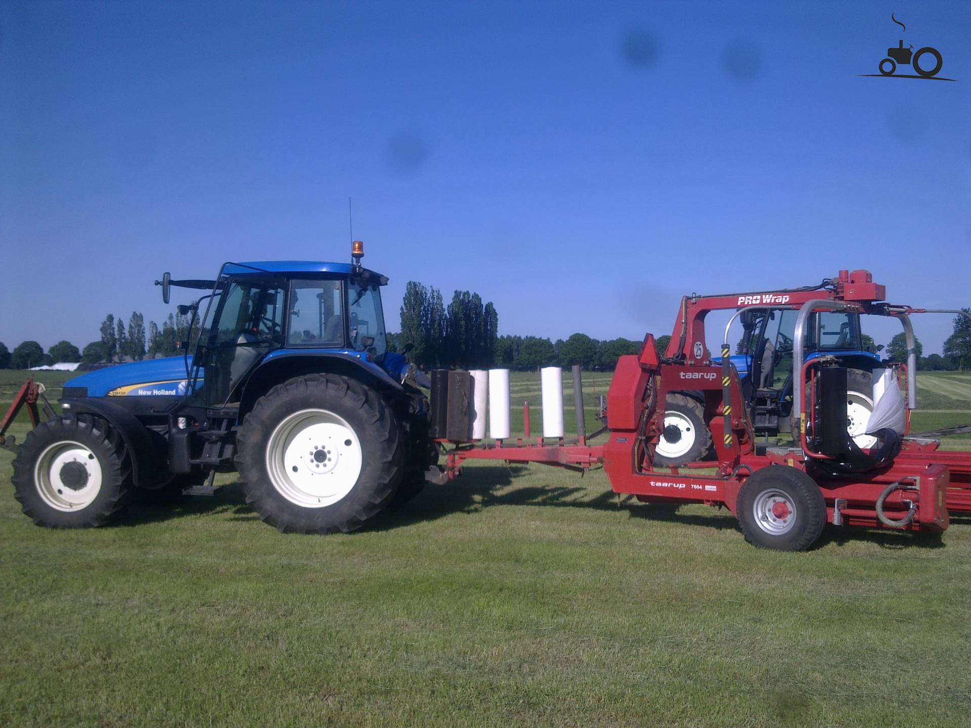 Foto New Holland TM 120 #369237