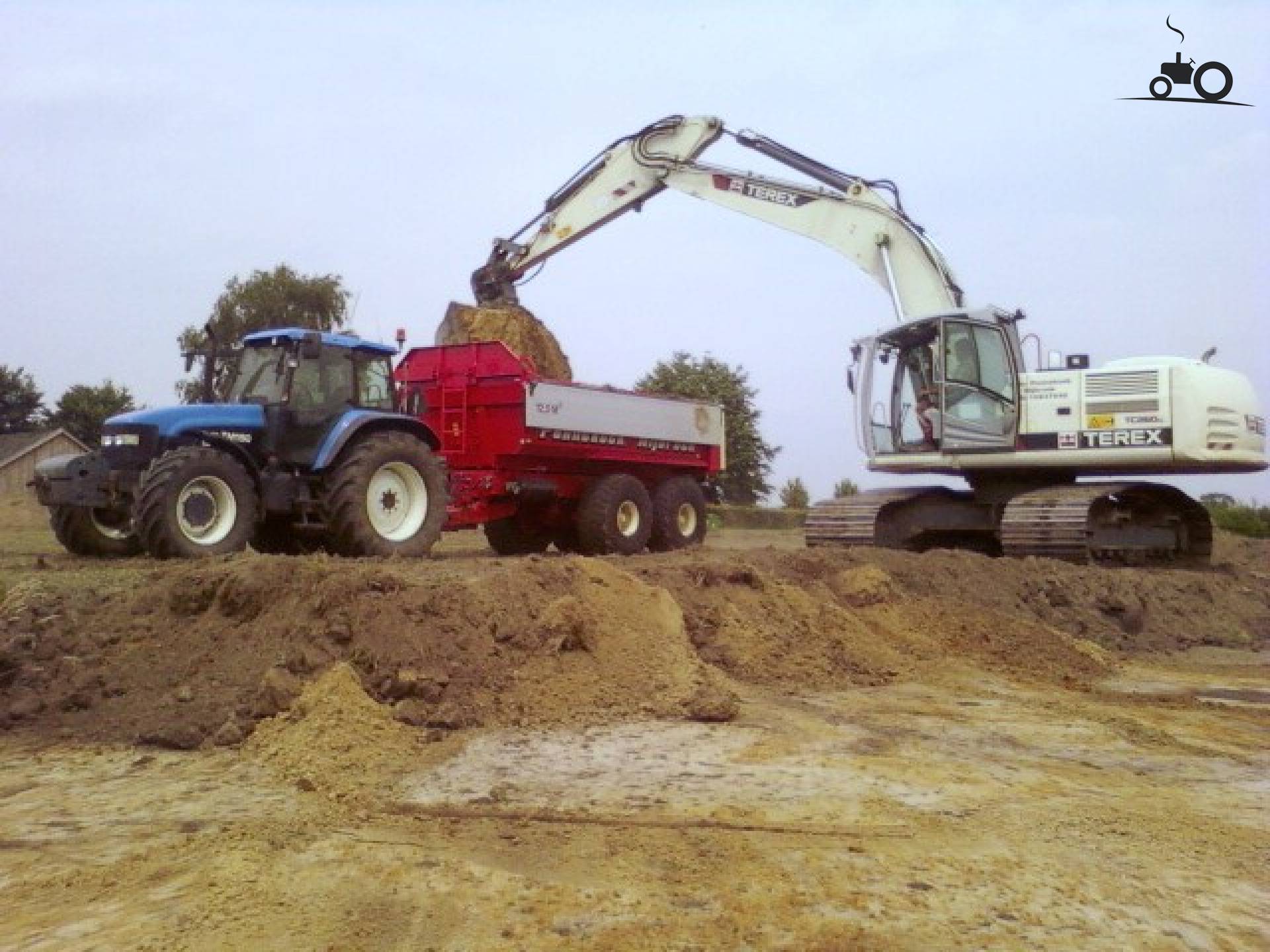 Foto New Holland TM 150 #374280