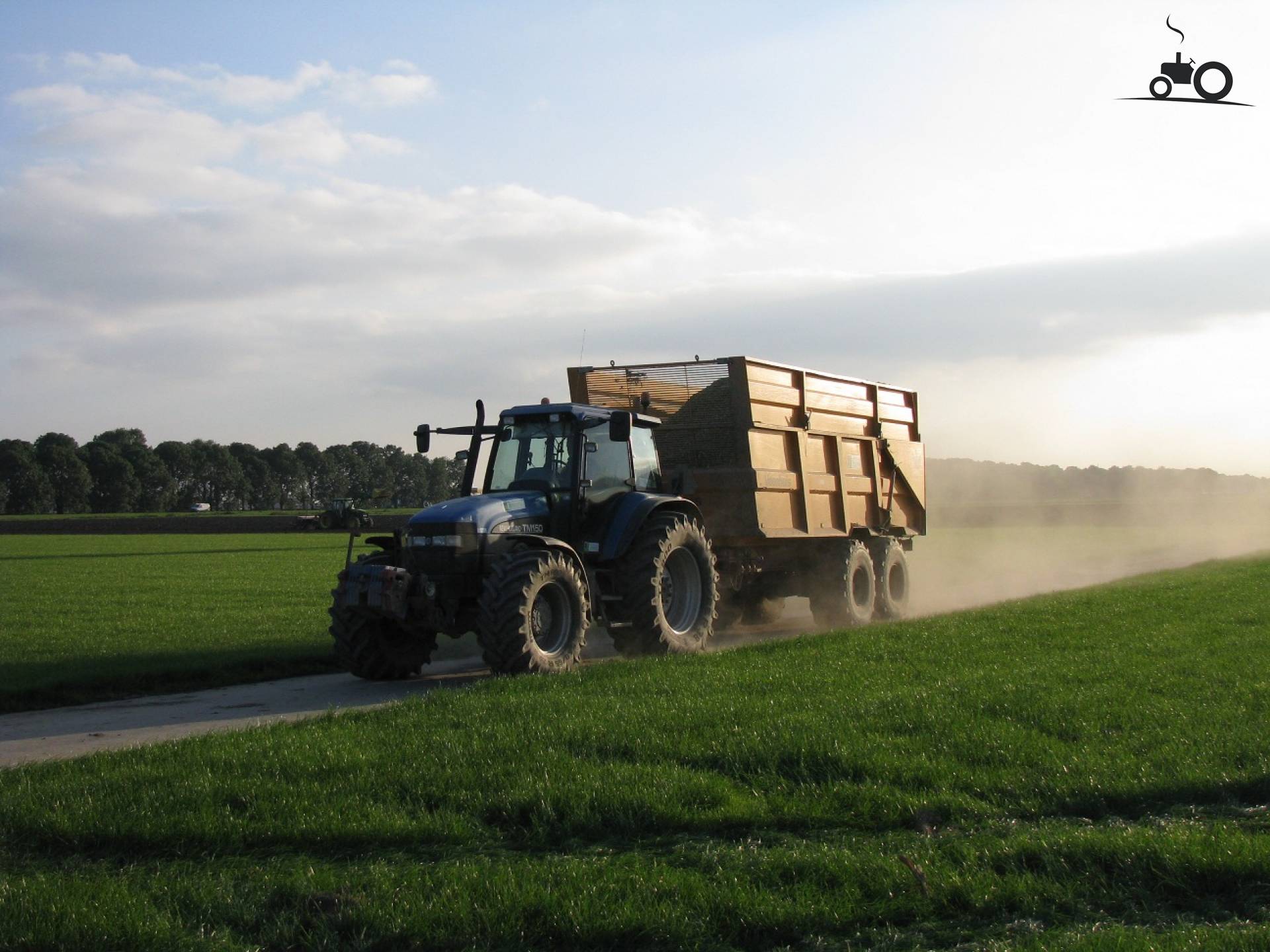 Foto New Holland TM 150 #413065