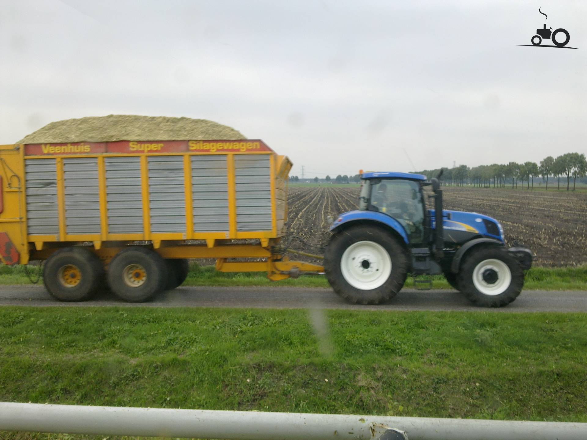 Foto New Holland T 6090 #428113