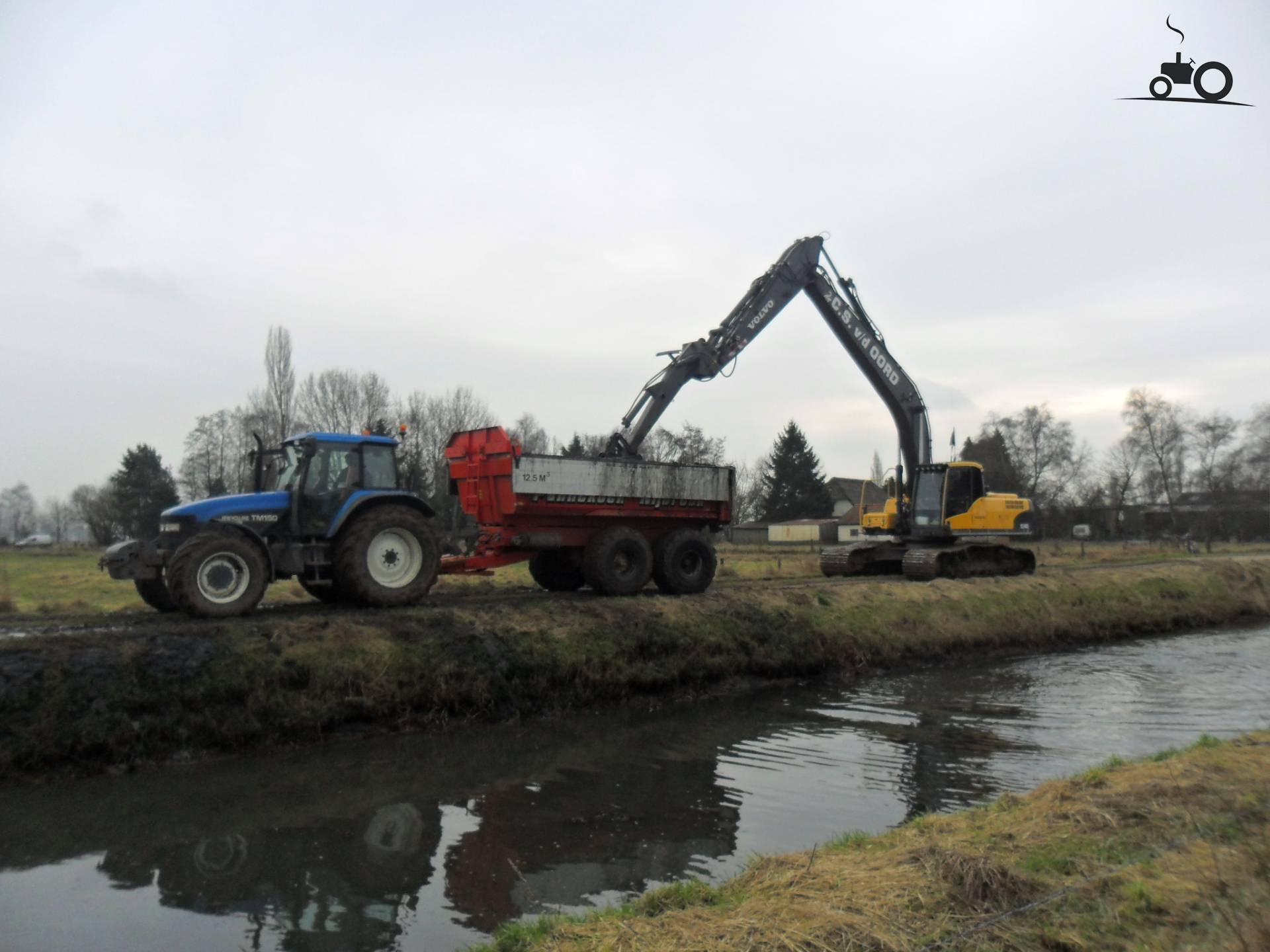 Foto New Holland TM 150 #450893