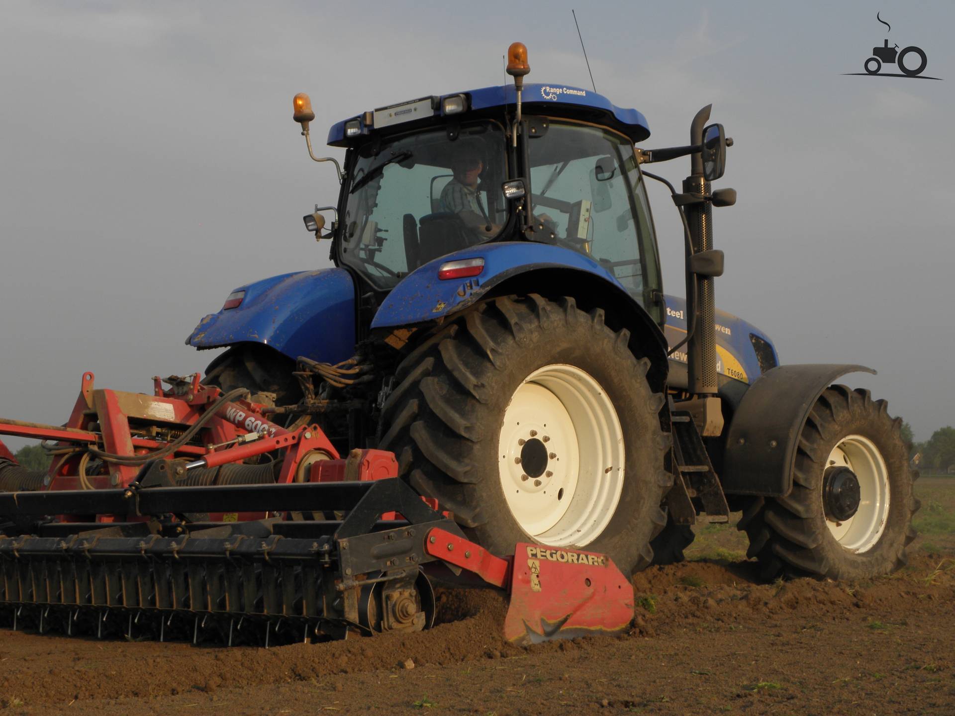 Foto New Holland T 6080 van Kasteel-meeuwen