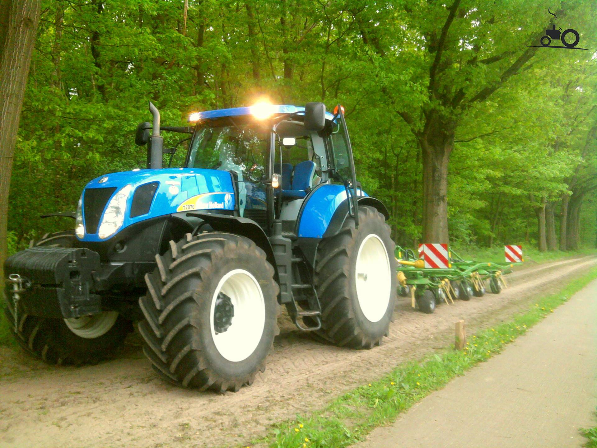 Foto New Holland T 7070 #483937