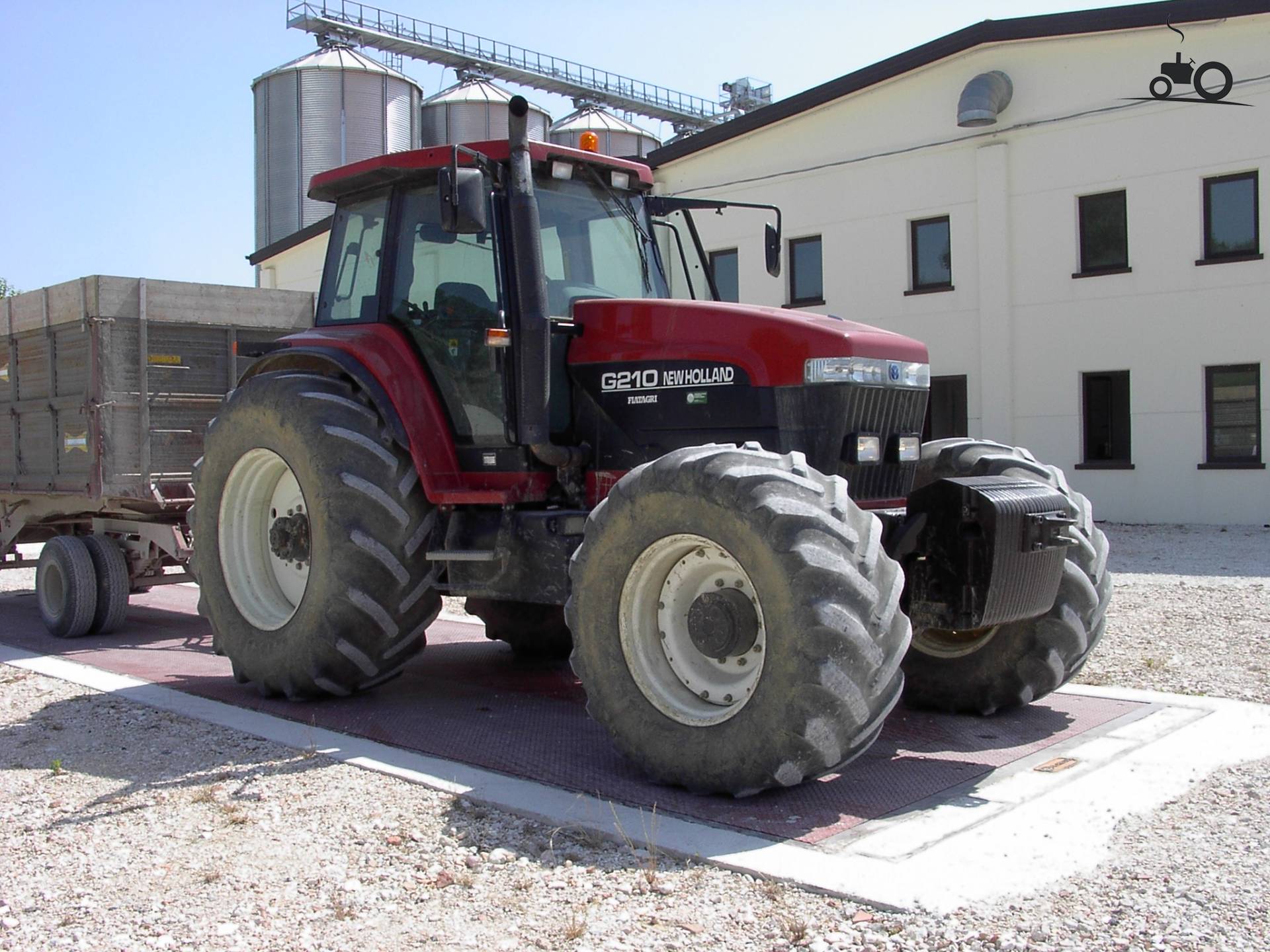 New Holland G 210