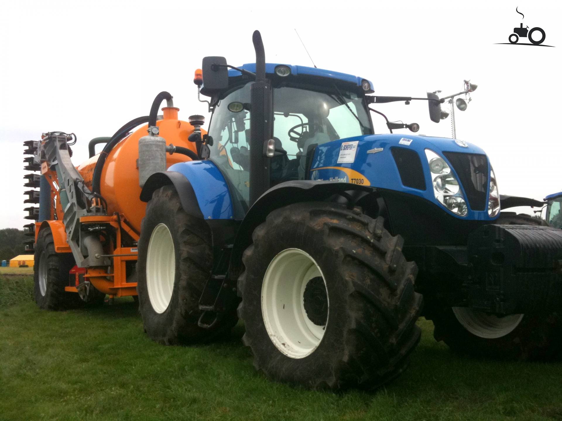 Foto New Holland T 7030 #539134