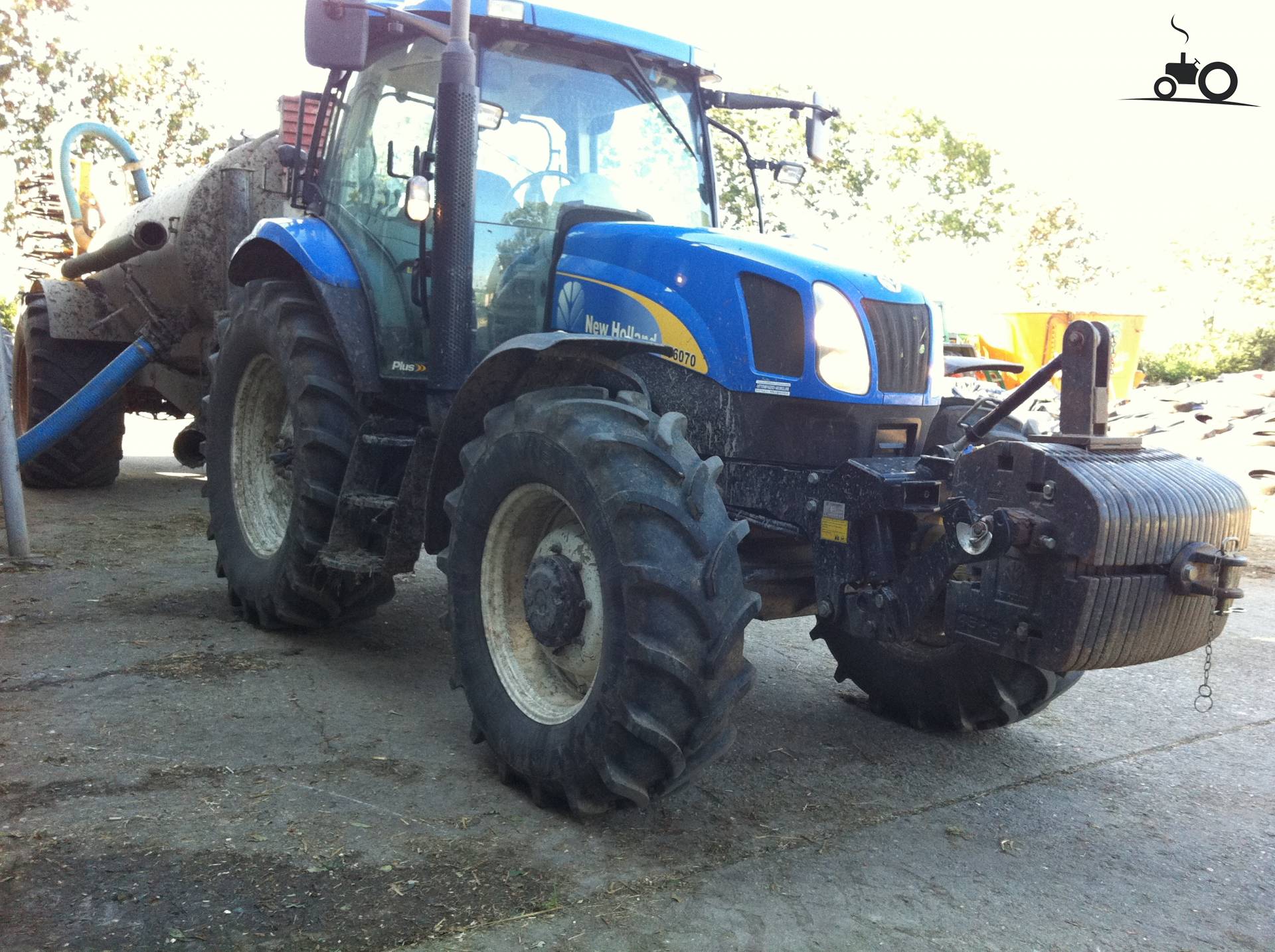 Foto New Holland T 6070 #542066