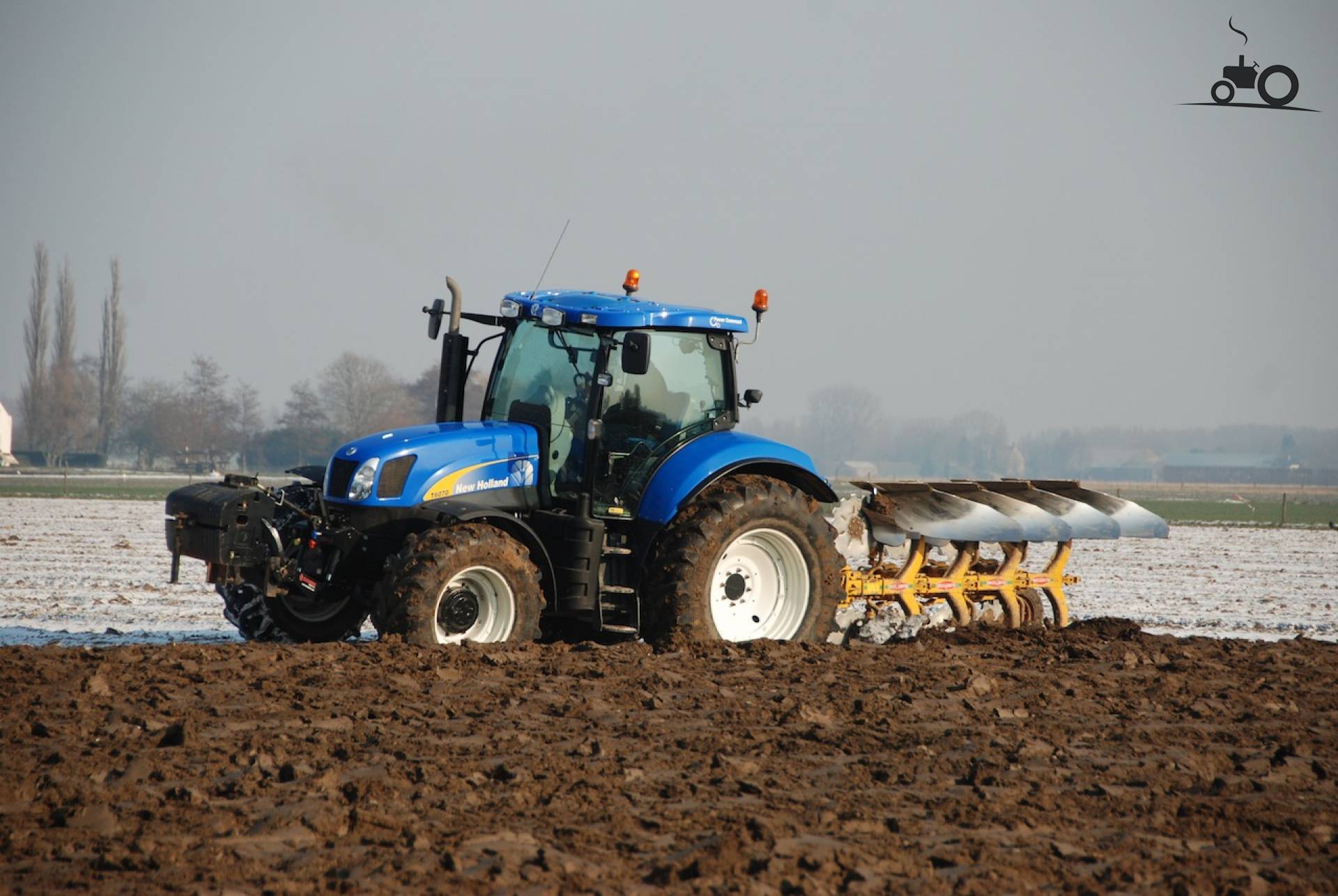 Foto New Holland T 6070 #593253