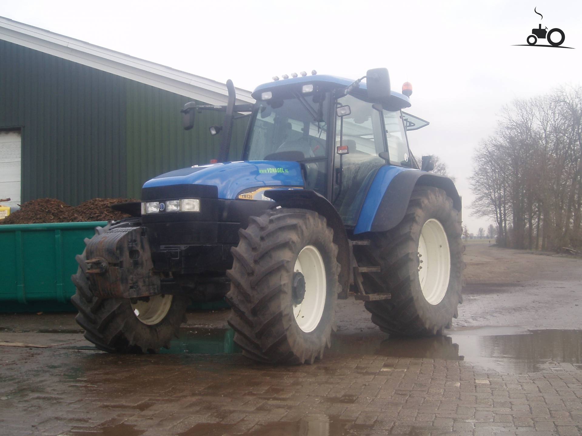 Foto New Holland TM 120 #600000